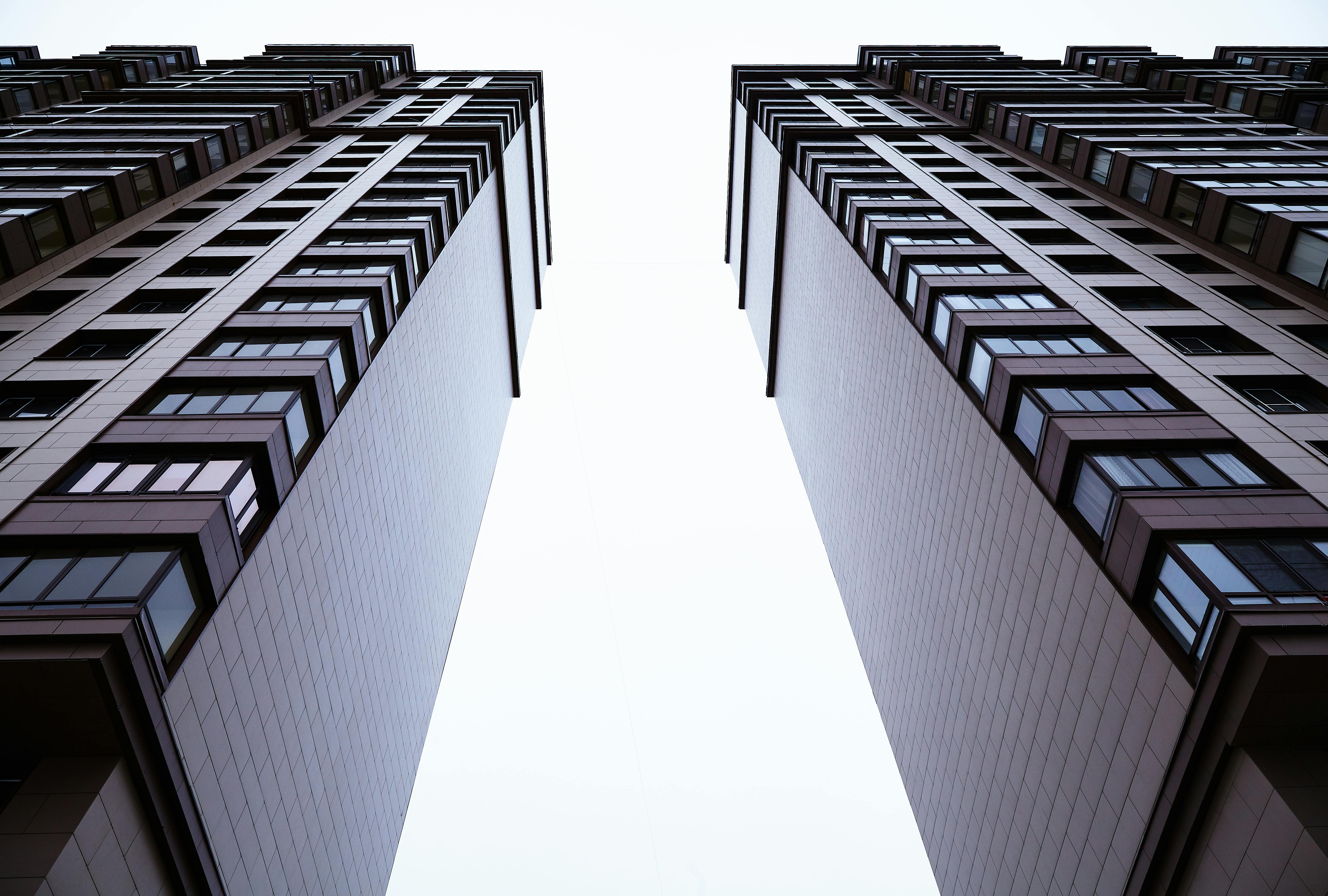 Grey Concrete Round High Rise Building · Free Stock Photo