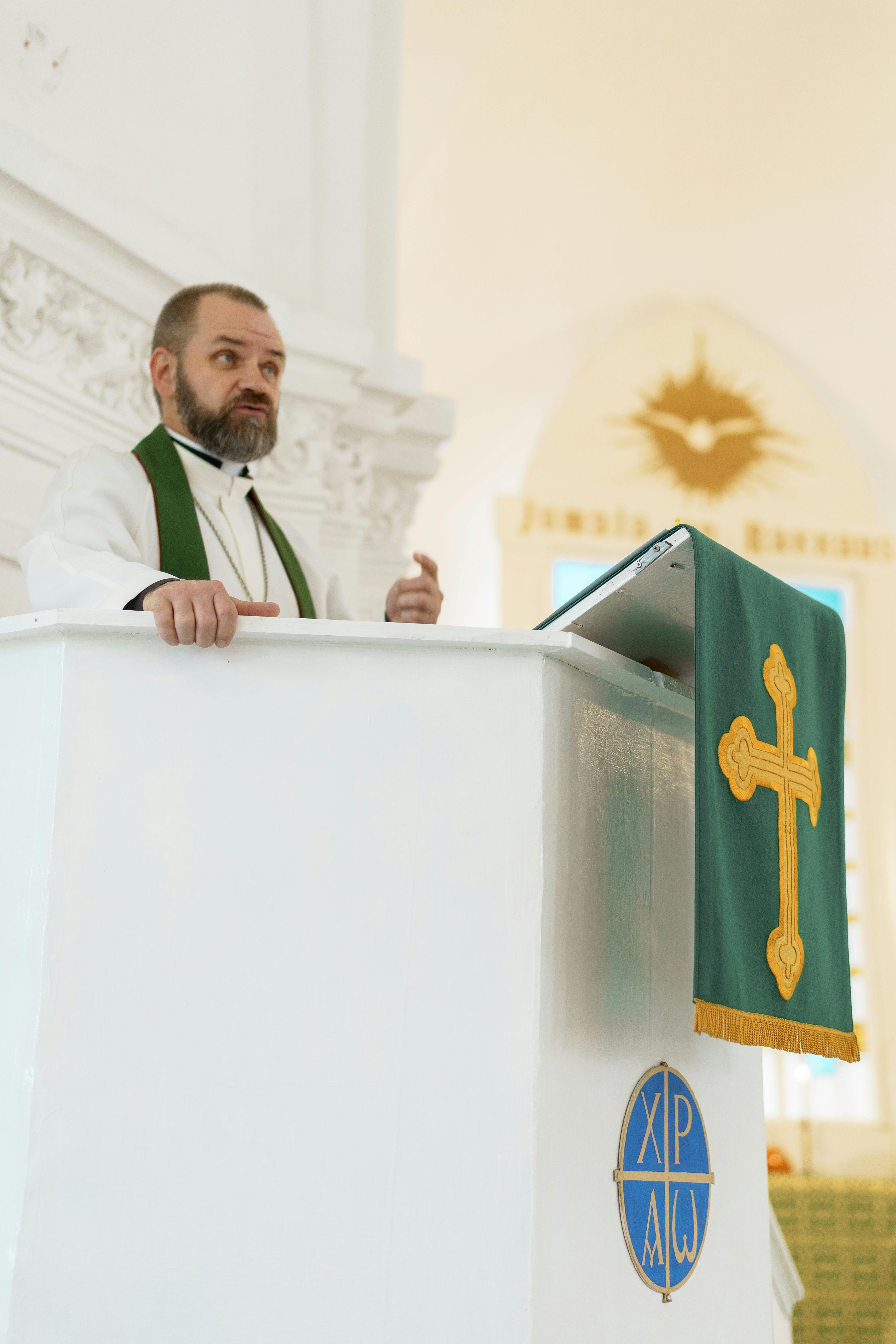 Parson Photos, Download The BEST Free Parson Stock Photos & HD Images