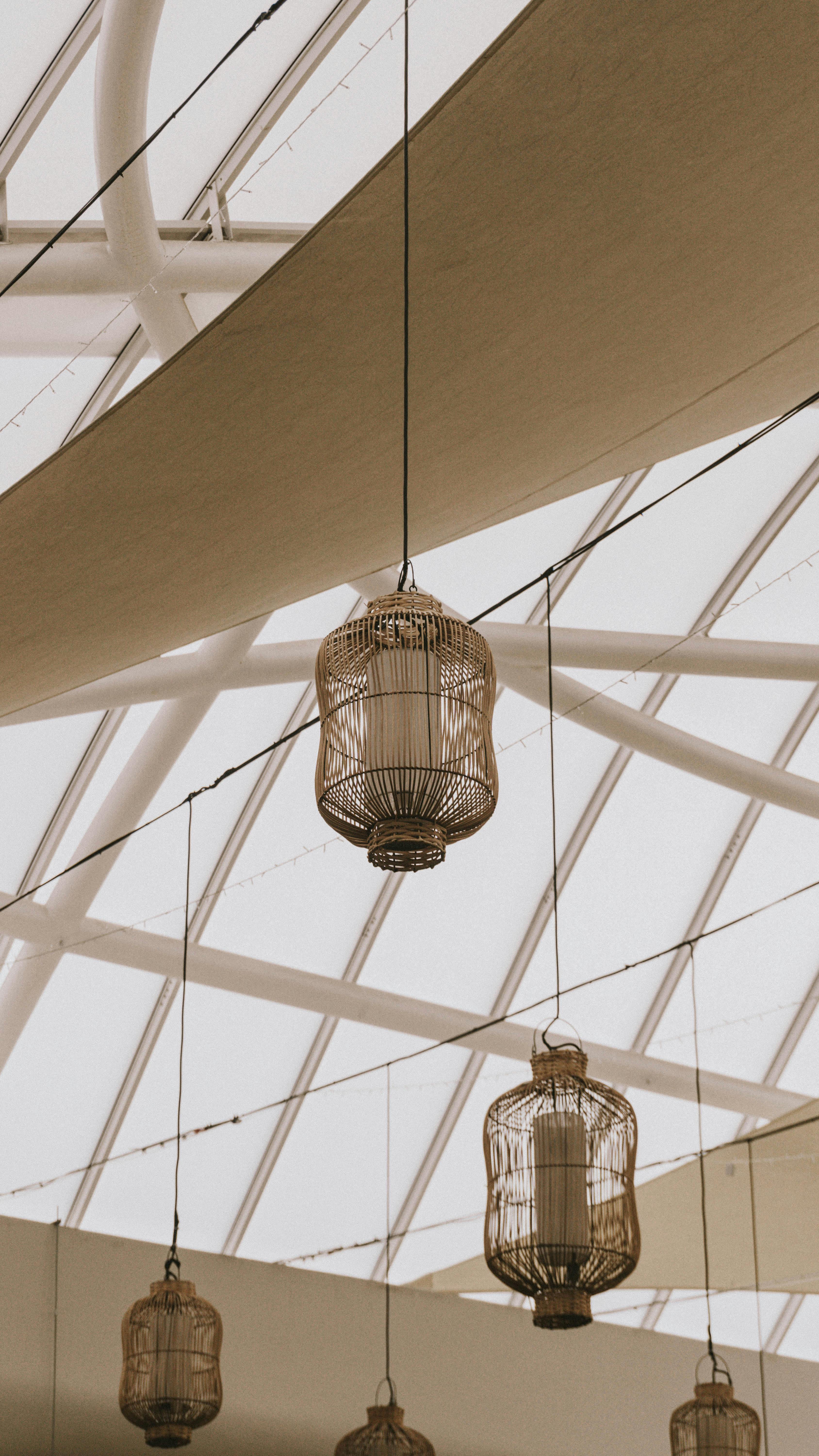 Lamps in a Building · Free Stock Photo