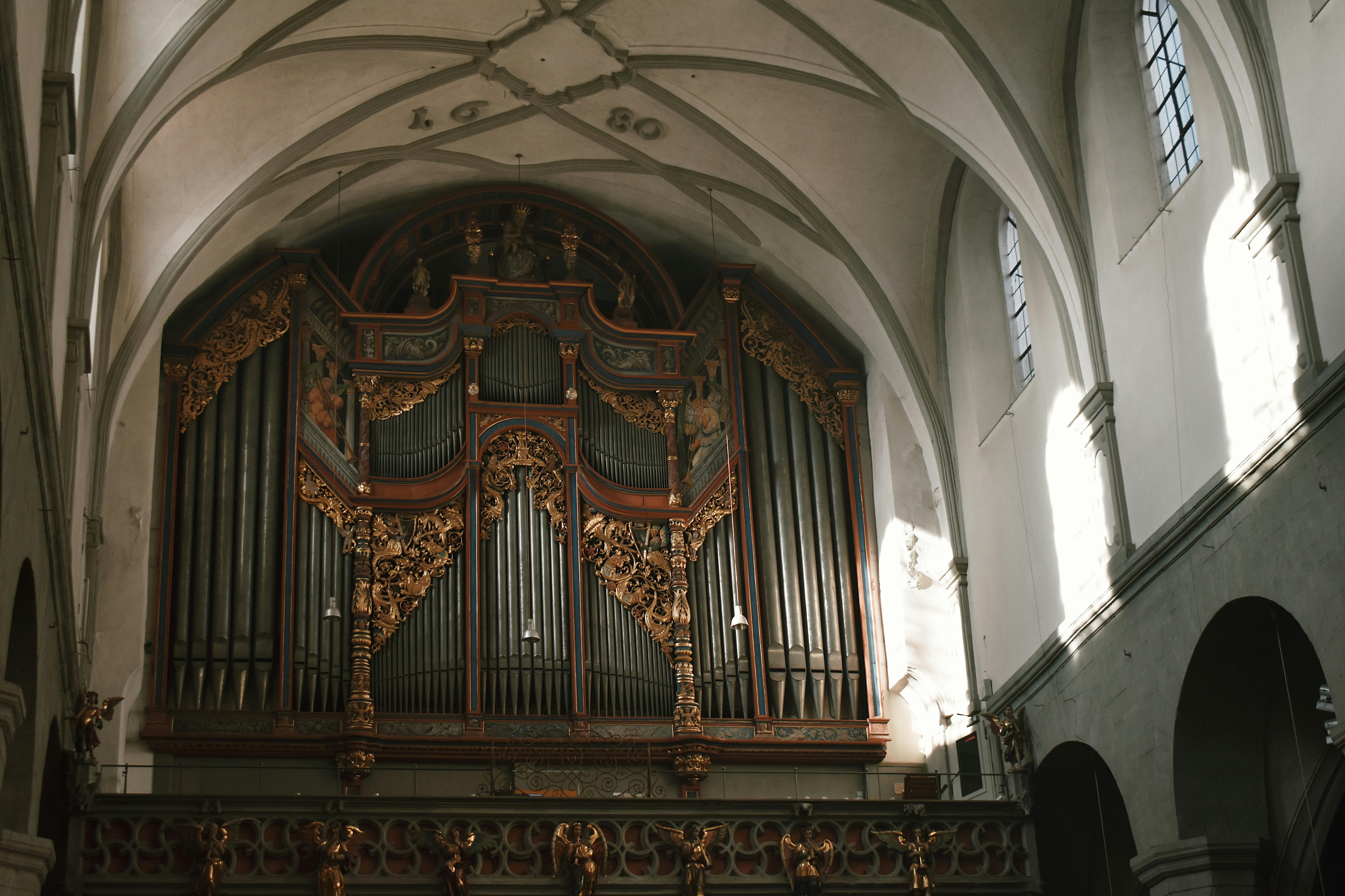 Gold and Green Altar Wall · Free Stock Photo