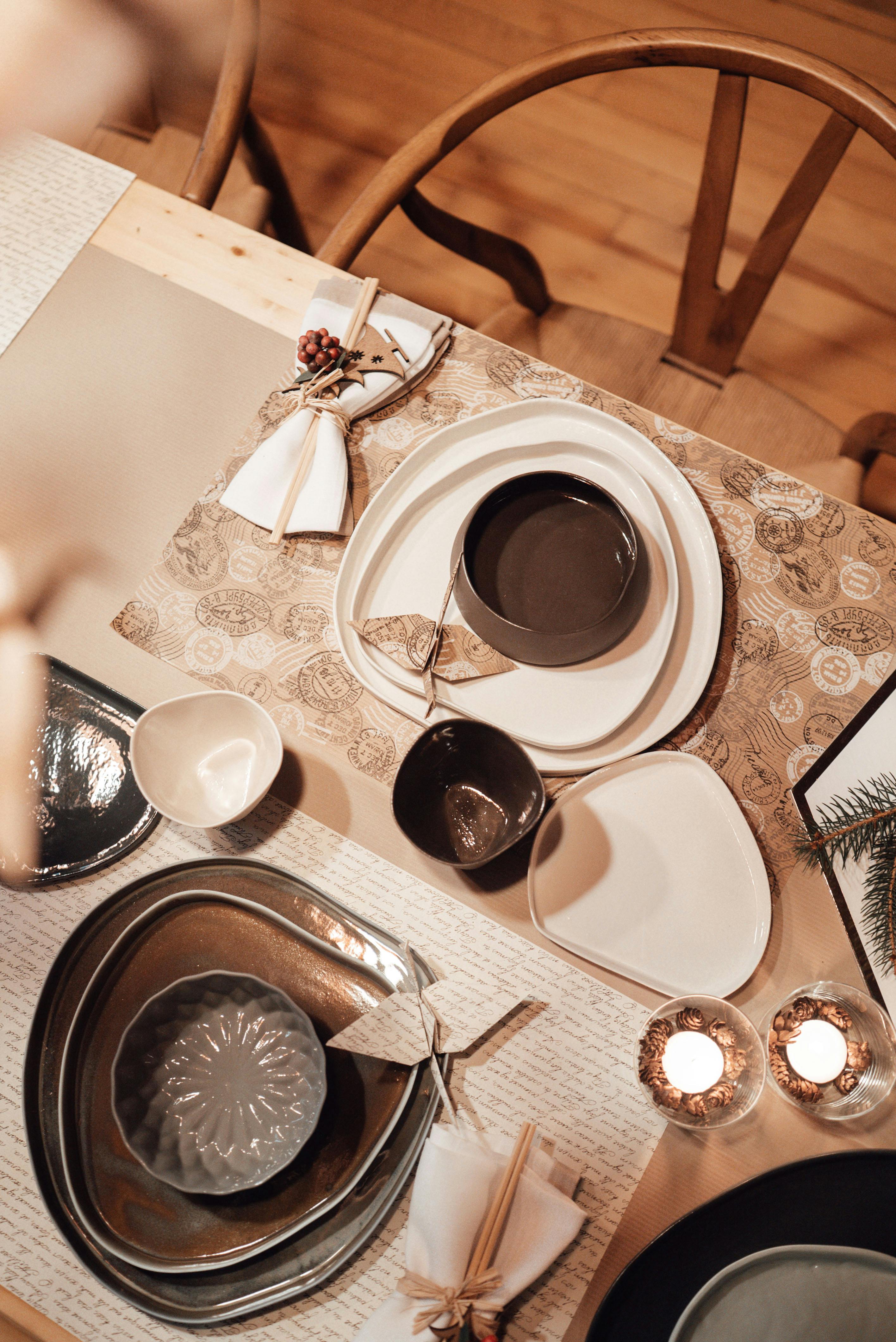 Set of plates on table · Free Stock Photo