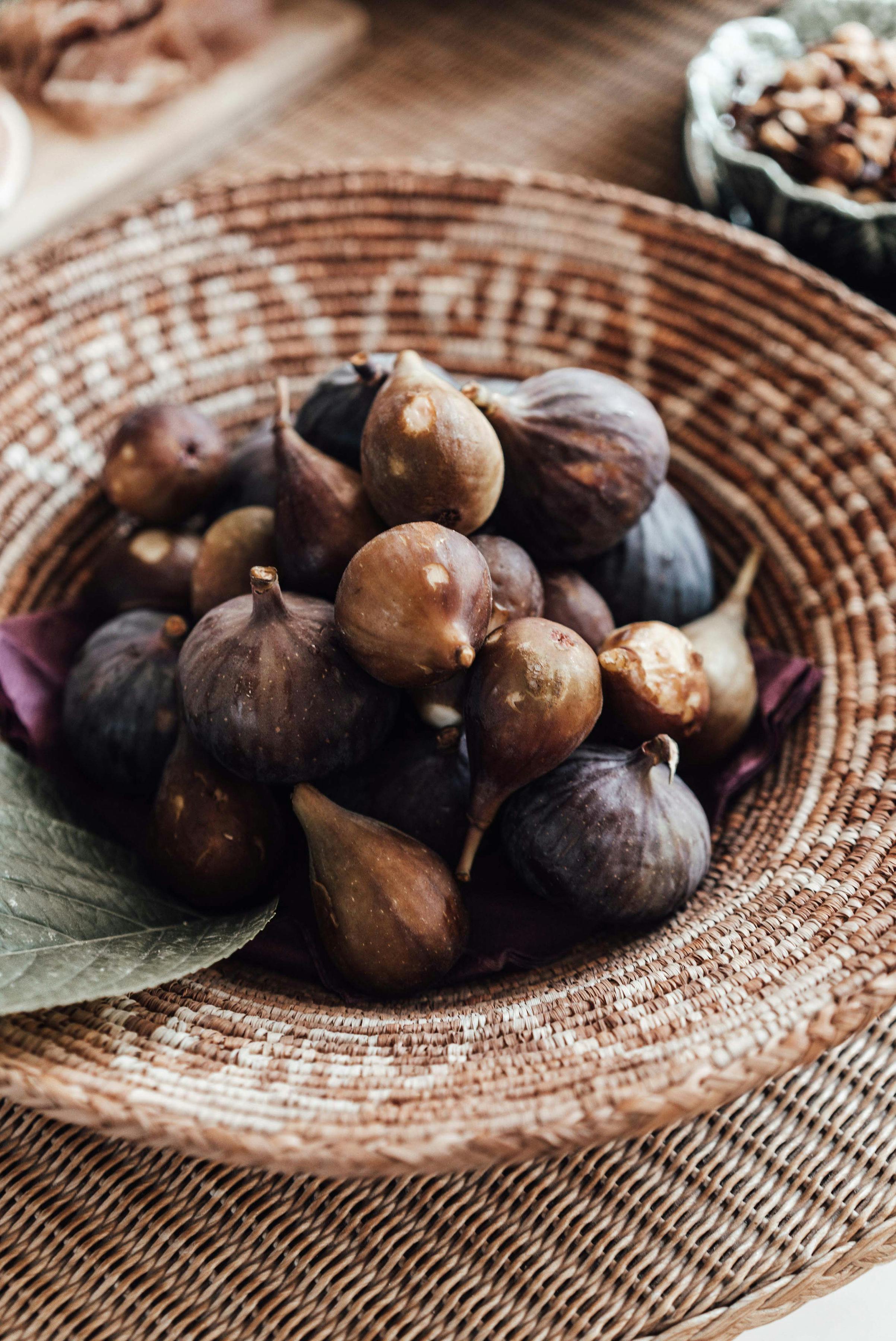 Bowl of figs on table · Free Stock Photo
