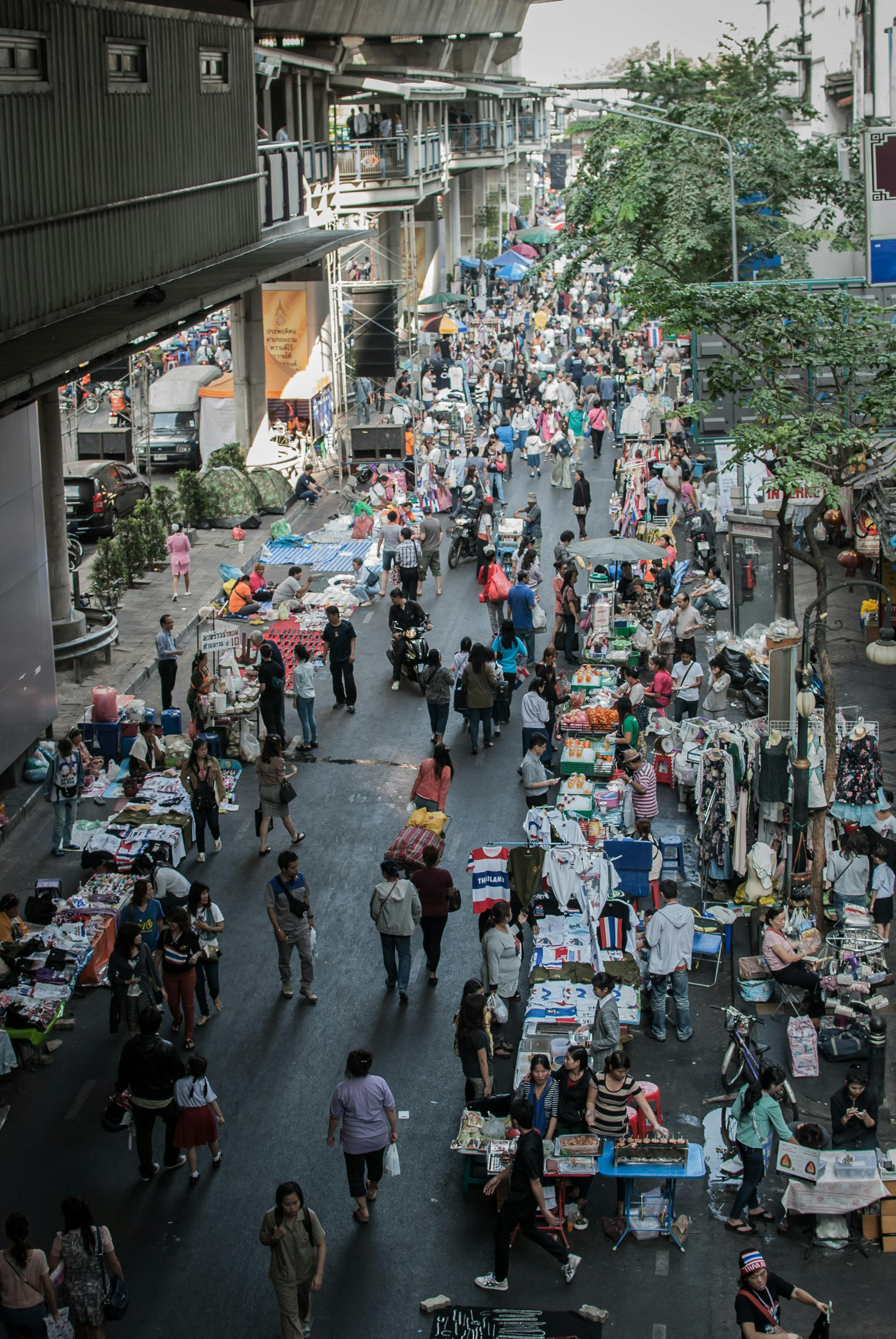 People on Street in City · Free Stock Photo