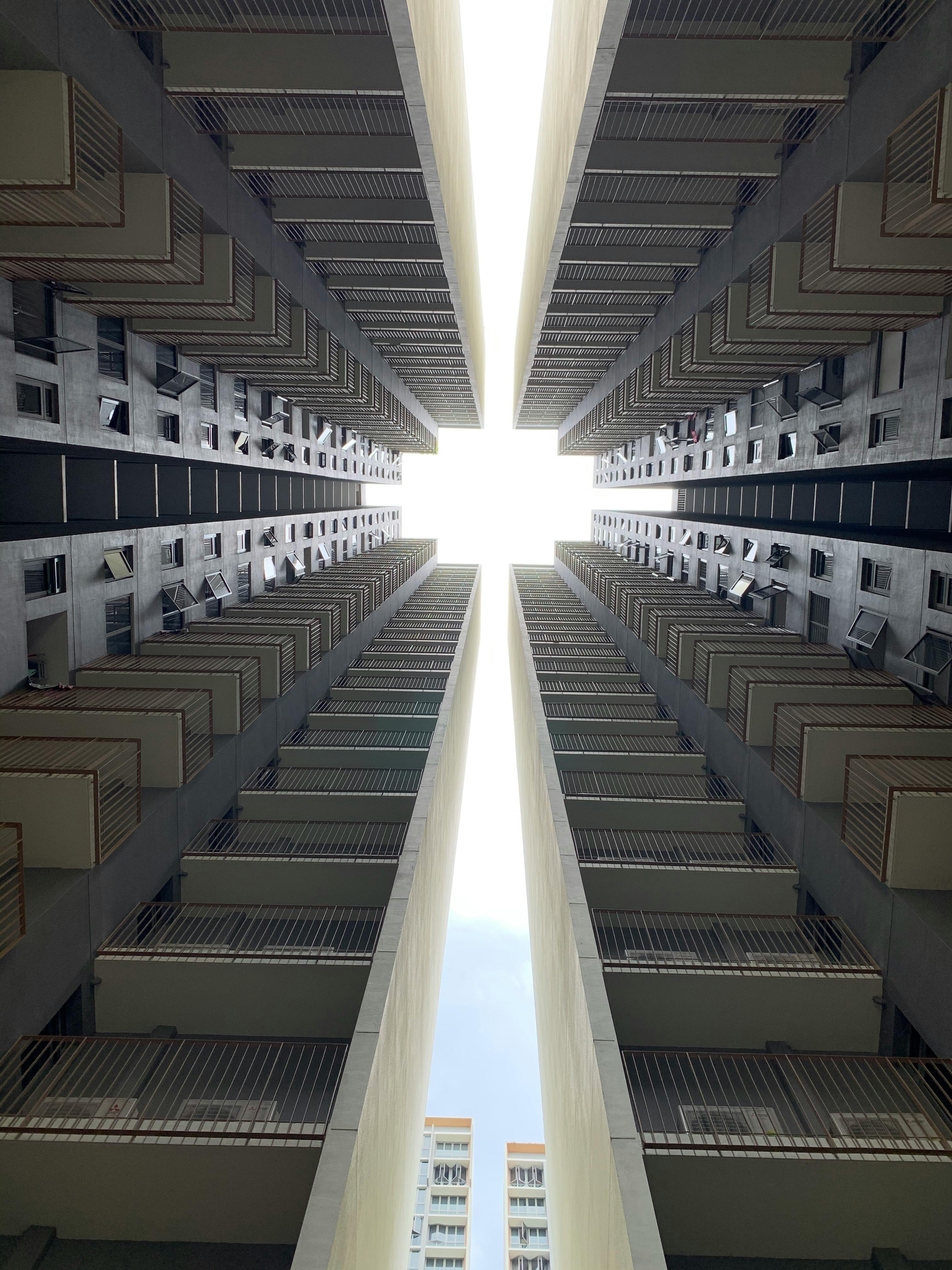 Sunlight among Buildings · Free Stock Photo