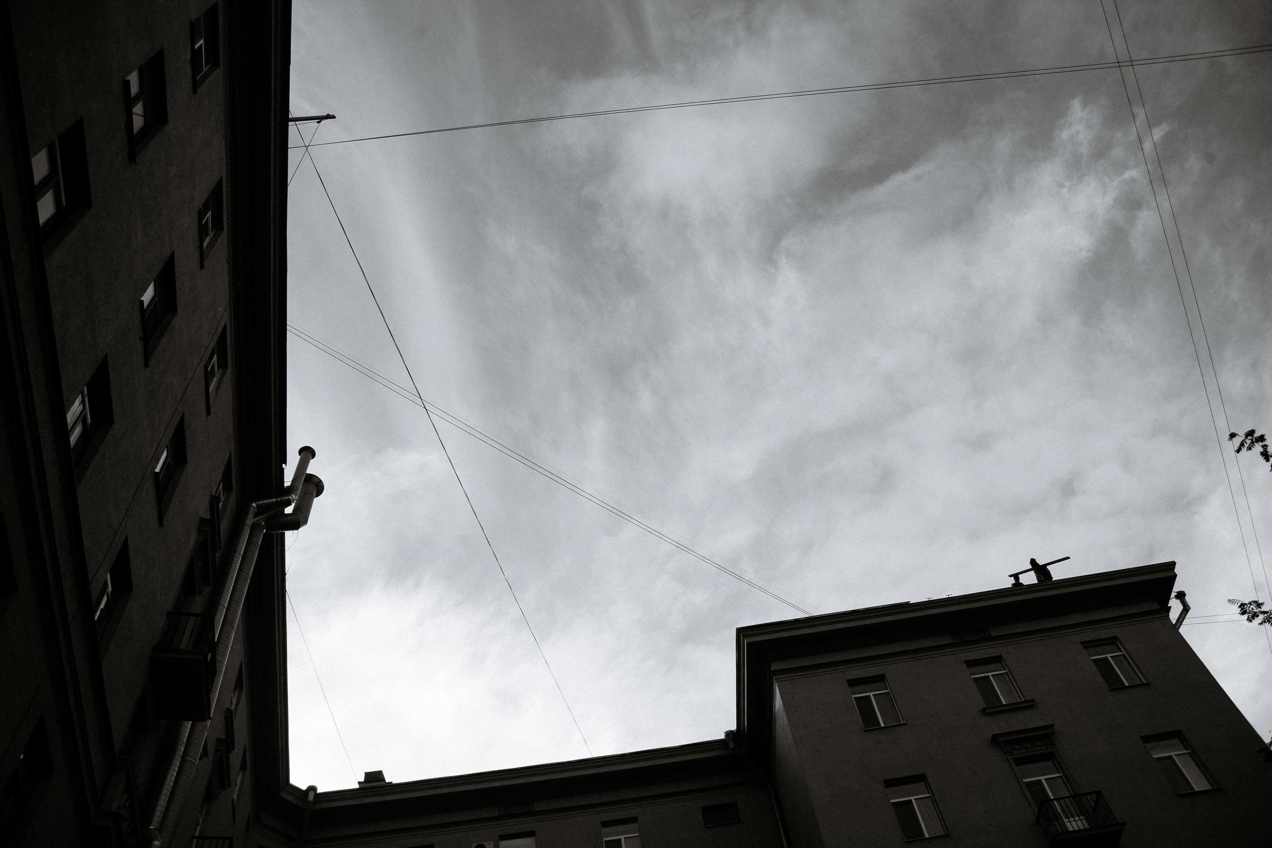 Grayscale Picture of Concrete Structure · Free Stock Photo