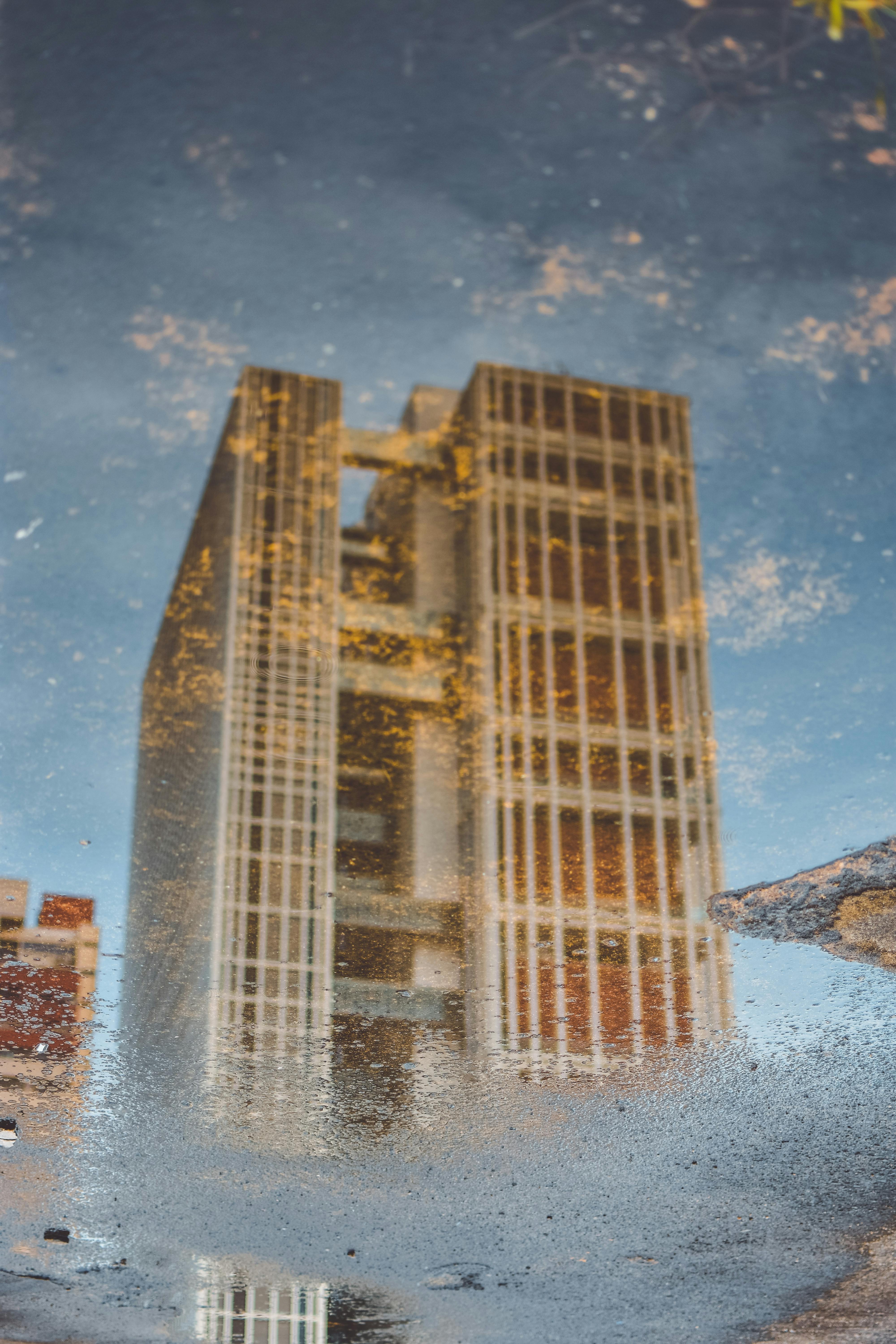 Reflection of Skyscraper · Free Stock Photo