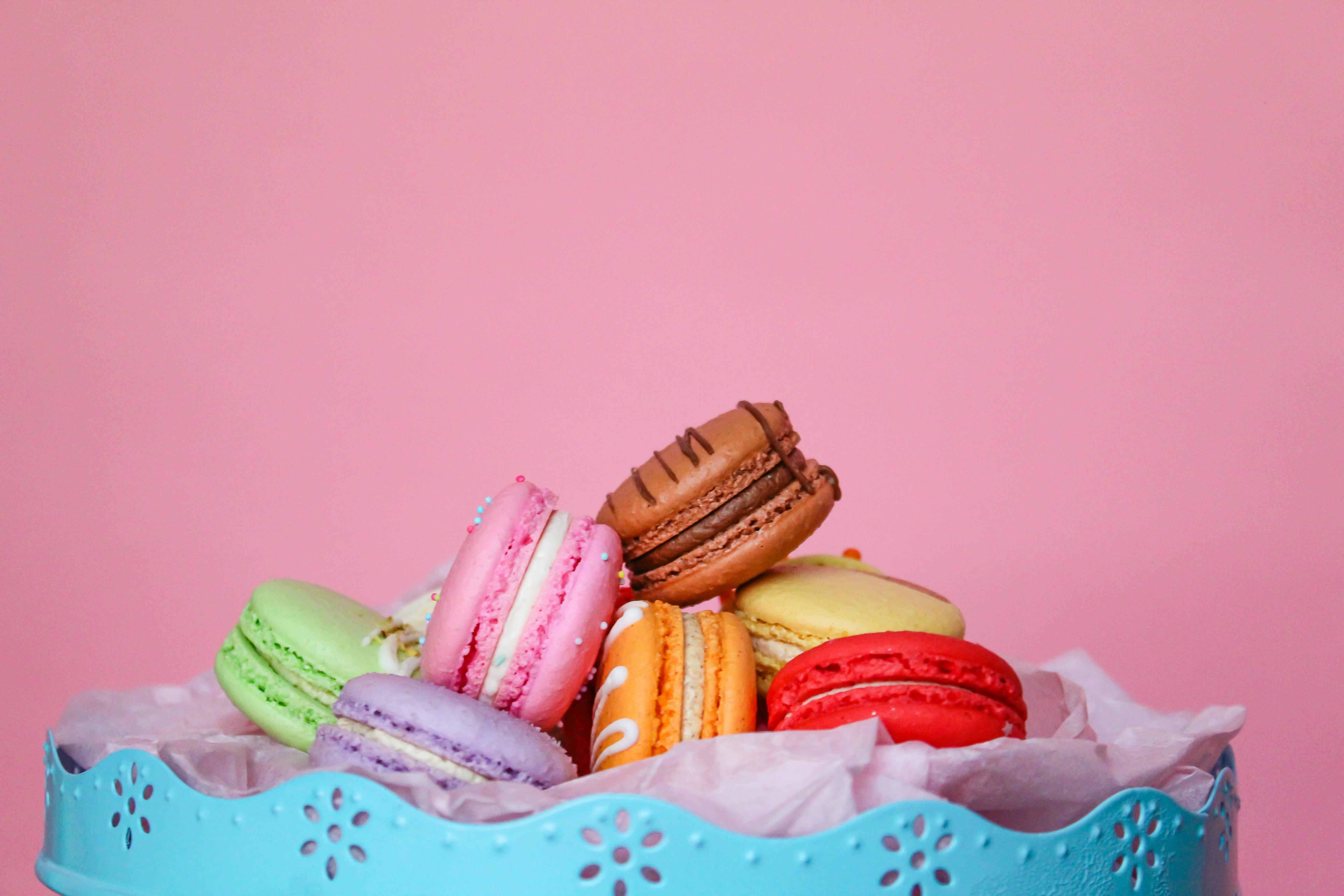 Close-Up Photography of Three Macaroons · Free Stock Photo