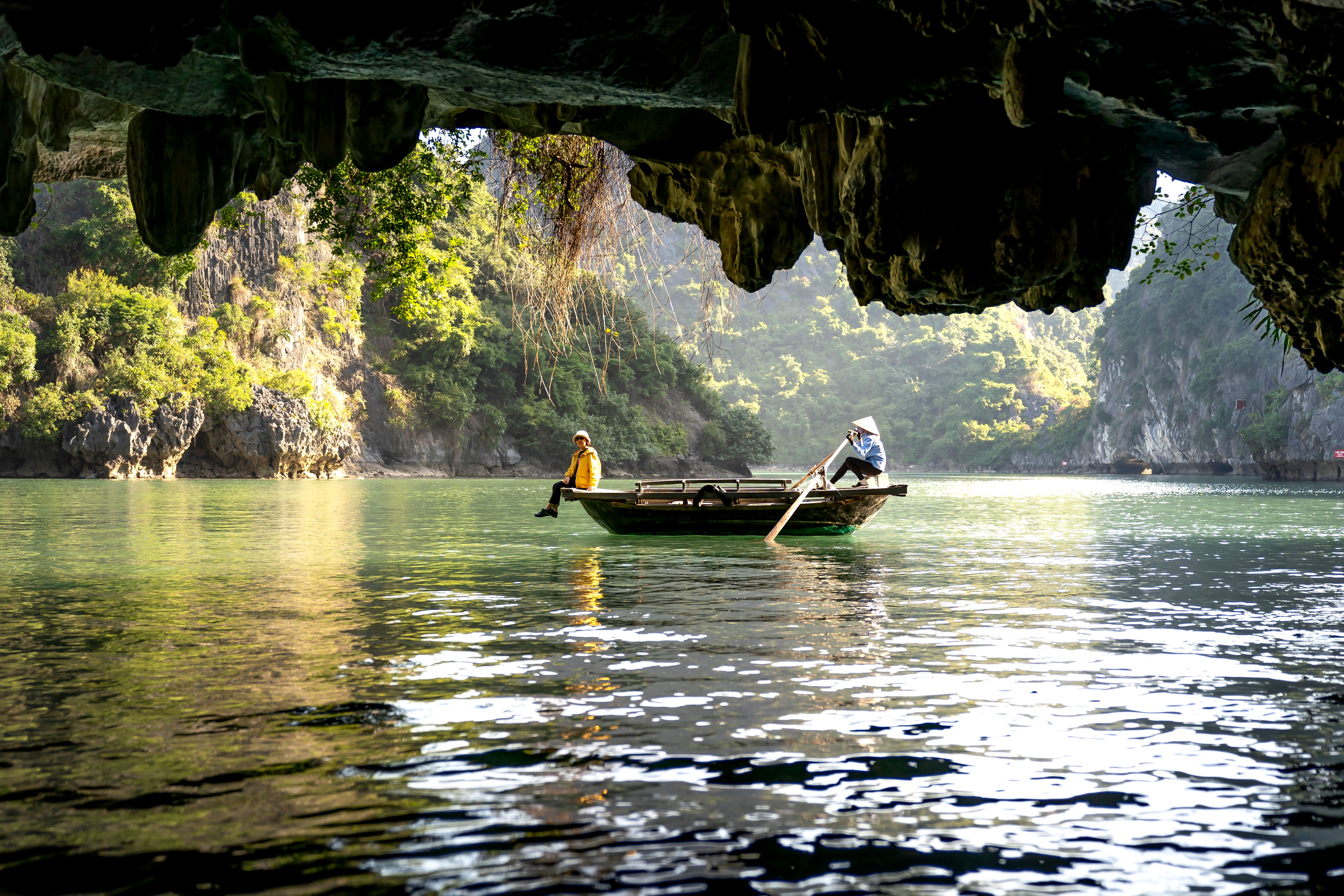 People Sailing in Boat in Lake in Mountain Landscape · Free Stock Photo
