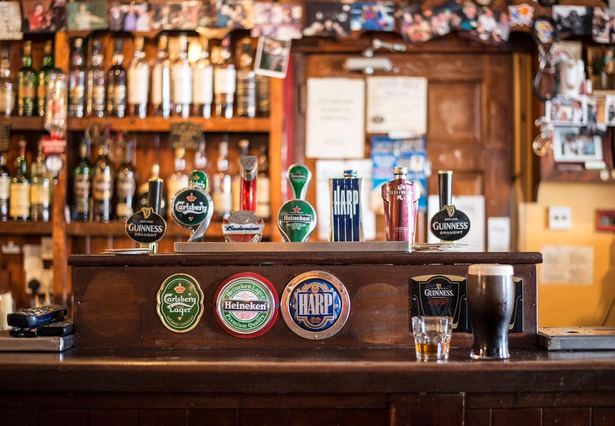 Bar Photos, Download The BEST Free Bar Stock Photos & HD Images