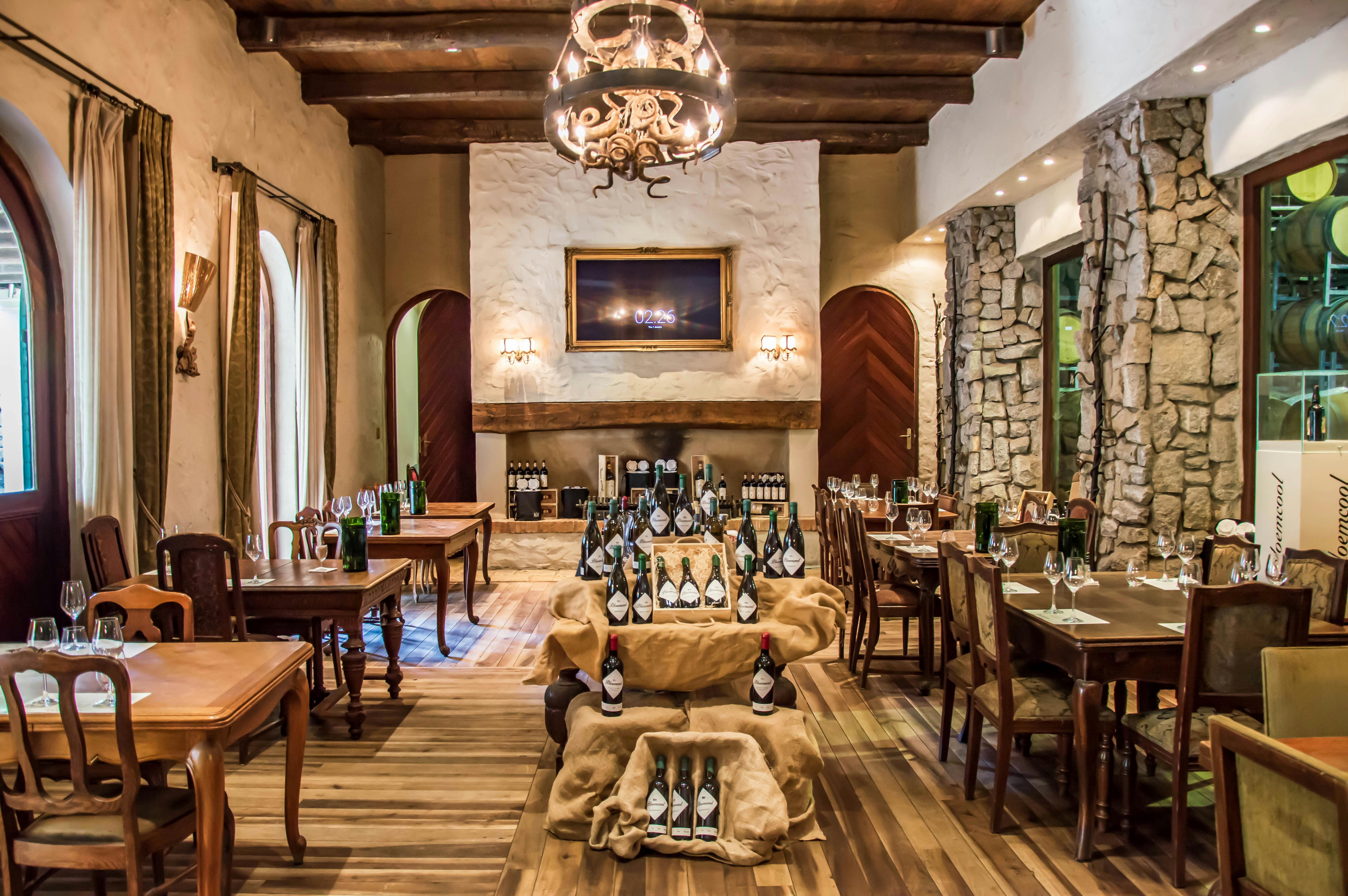 57,470+ Best Free Restaurant interior Stock Photos & Images · 100% ...