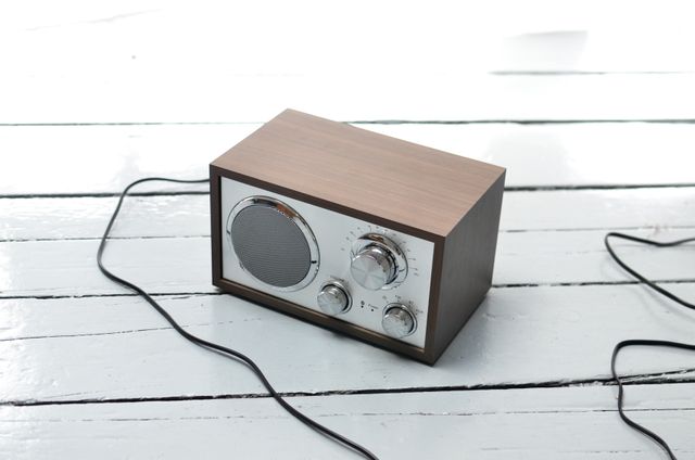 Radio Wave Basics: How They Work and Everyday Uses