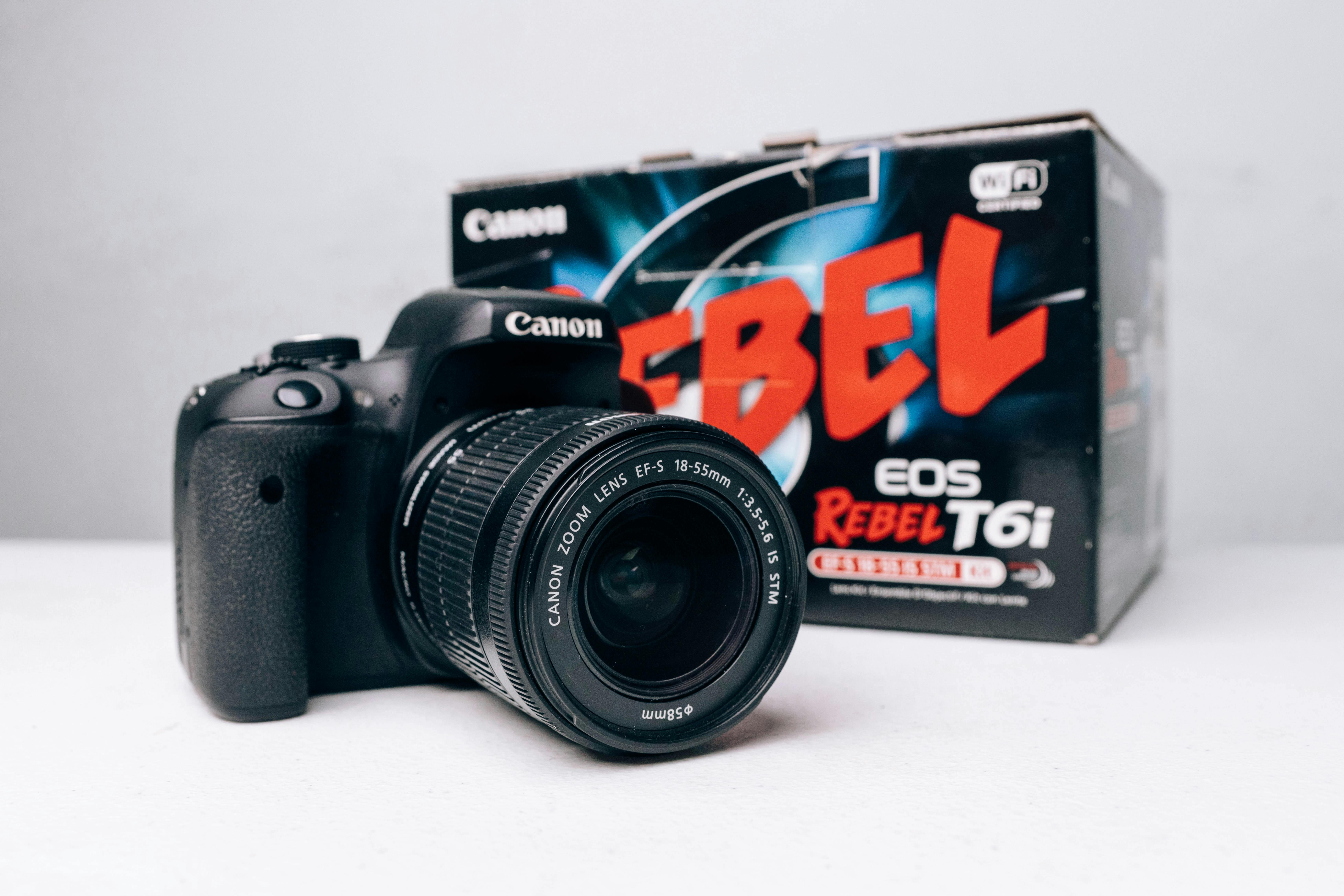 Black Camera on the Table · Free Stock Photo