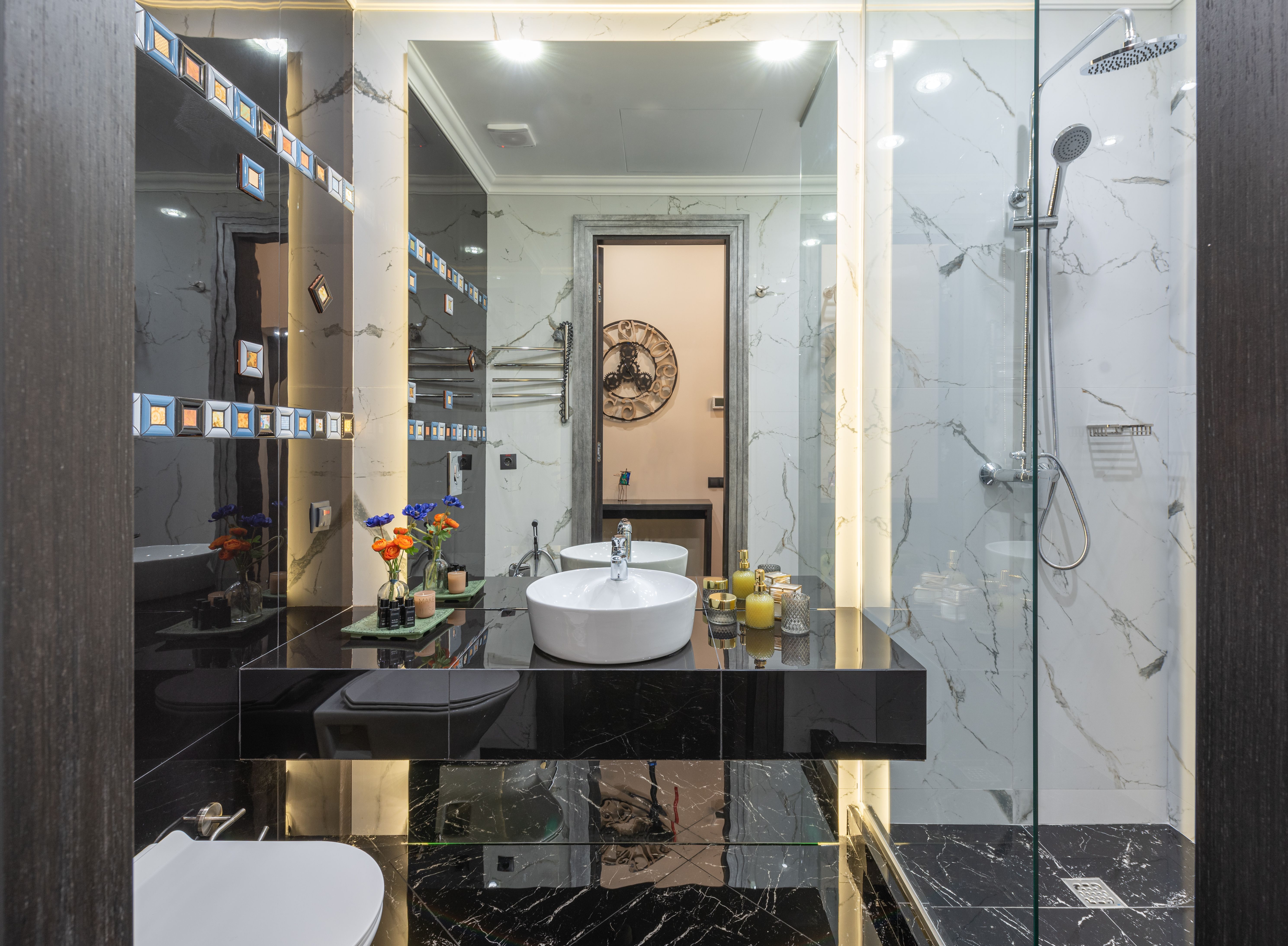 Stylish decorated bathroom with bidet · Free Stock Photo