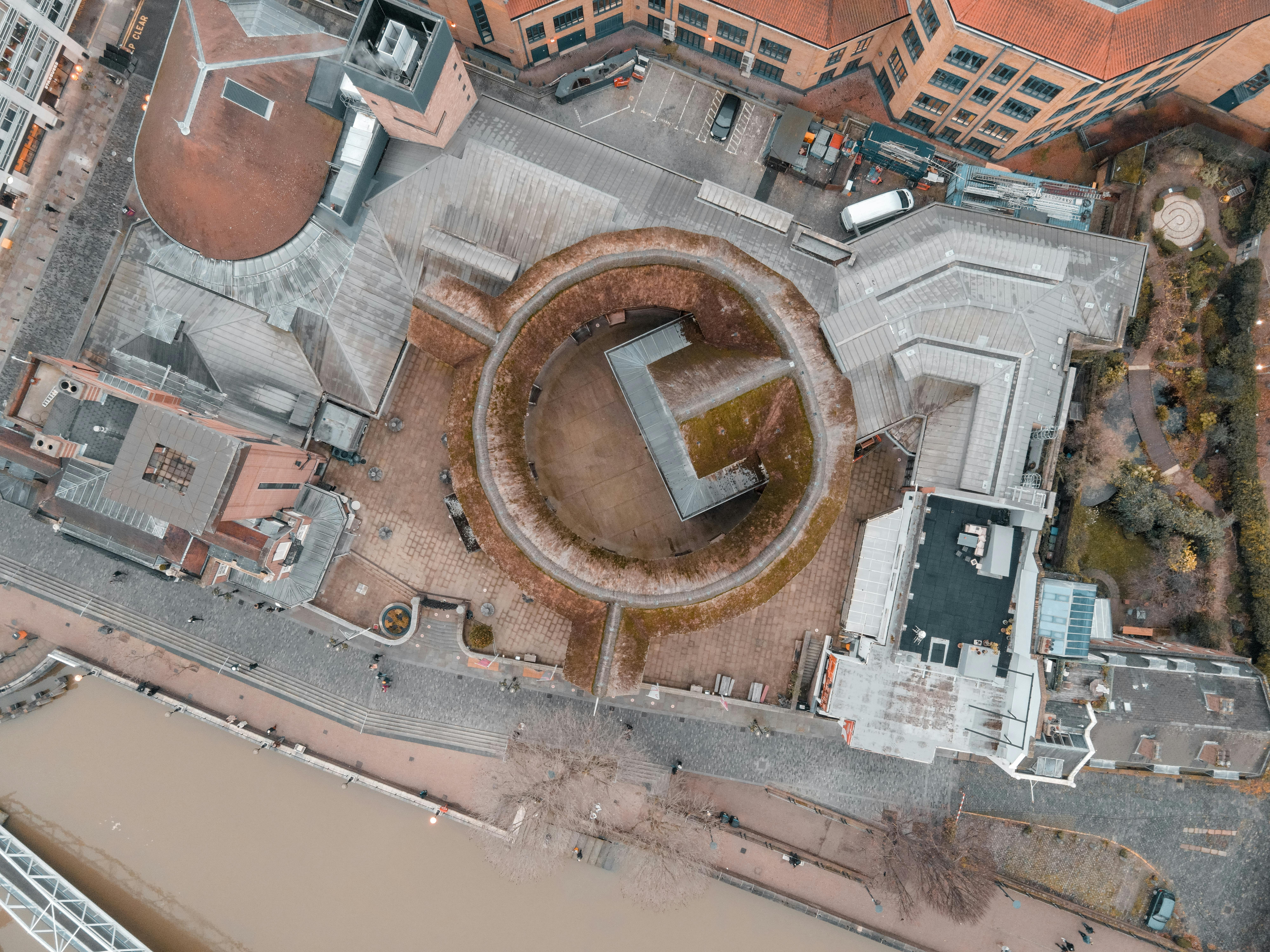 Top View of a Circular Building in City · Free Stock Photo