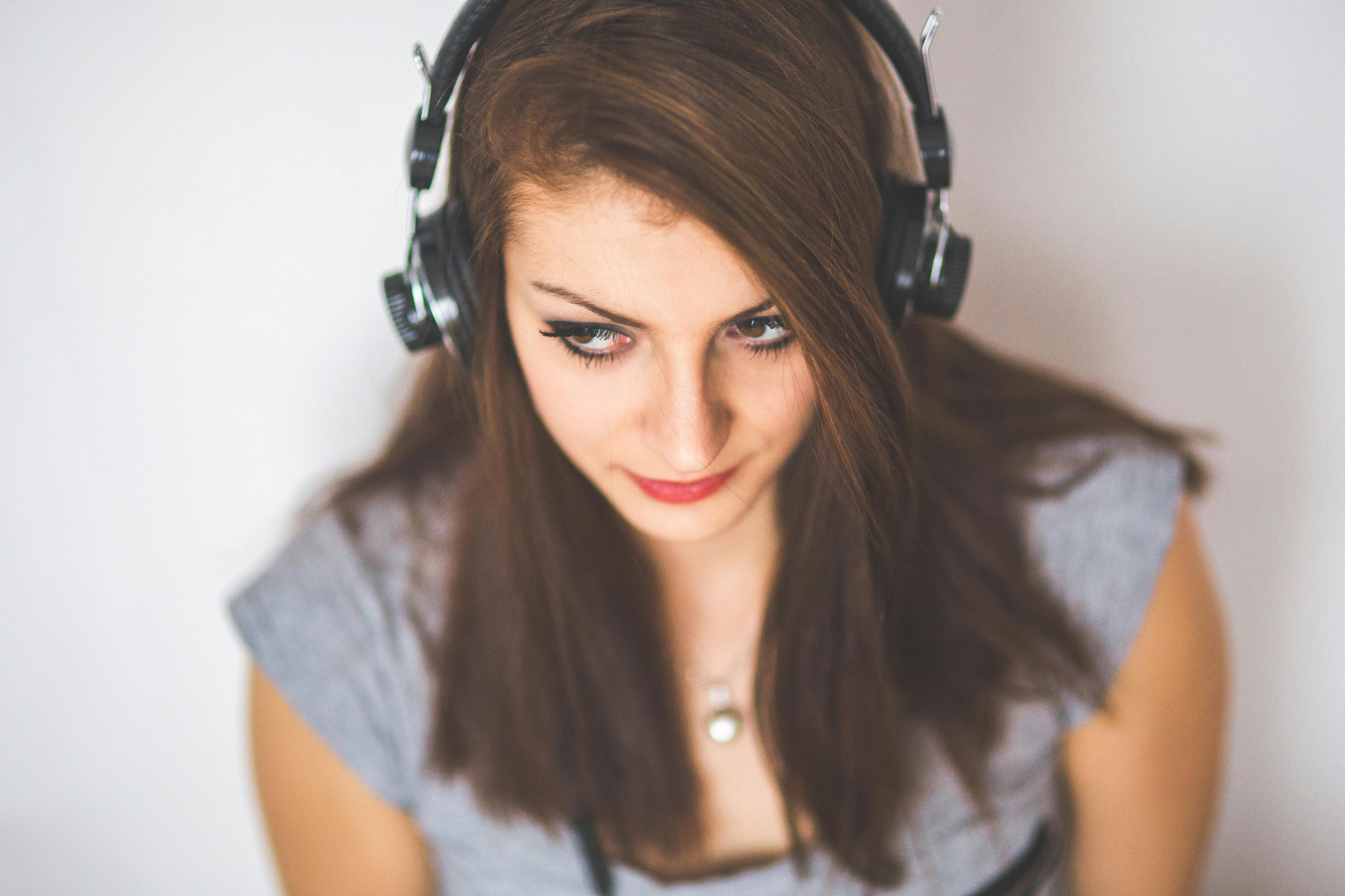 Girl Listening To Music Headphones Tumblr