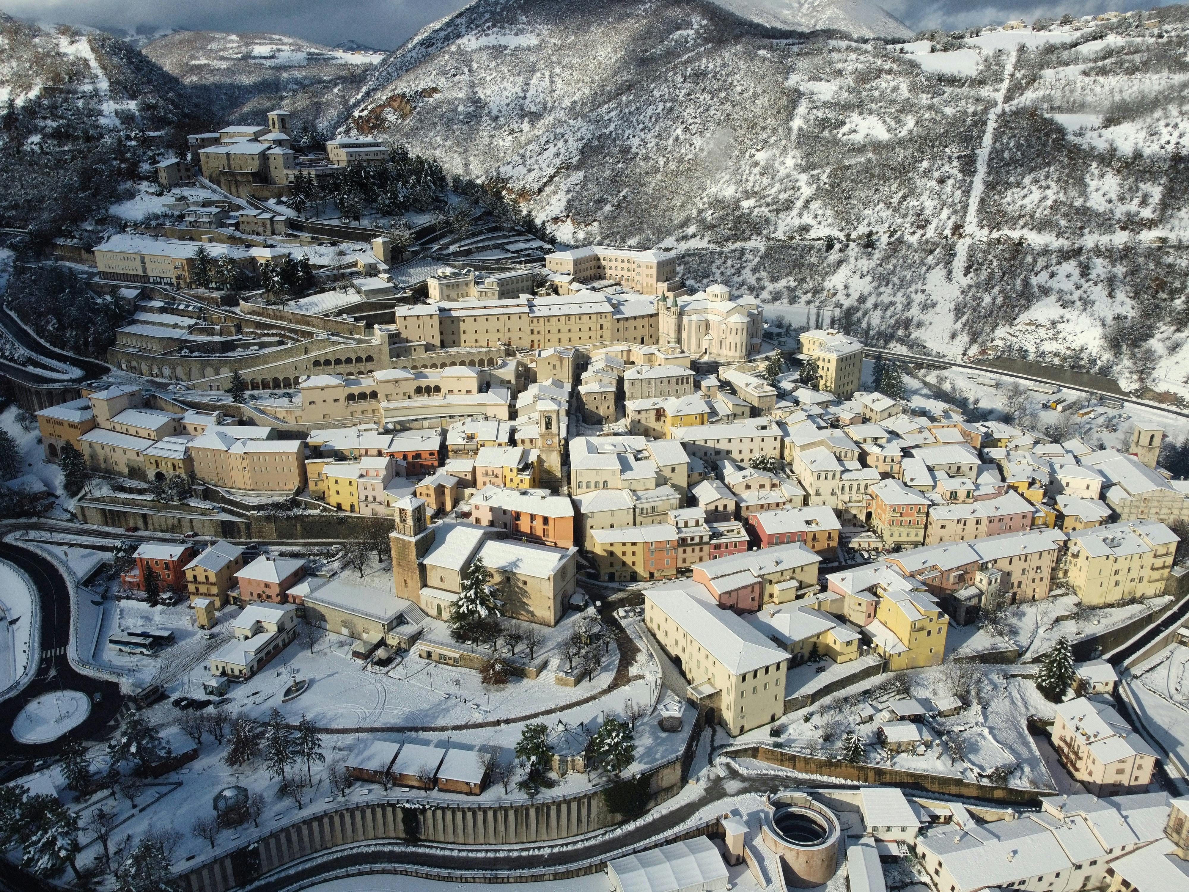 Winter resort houses located on forested snowy hilly terrain · Free ...