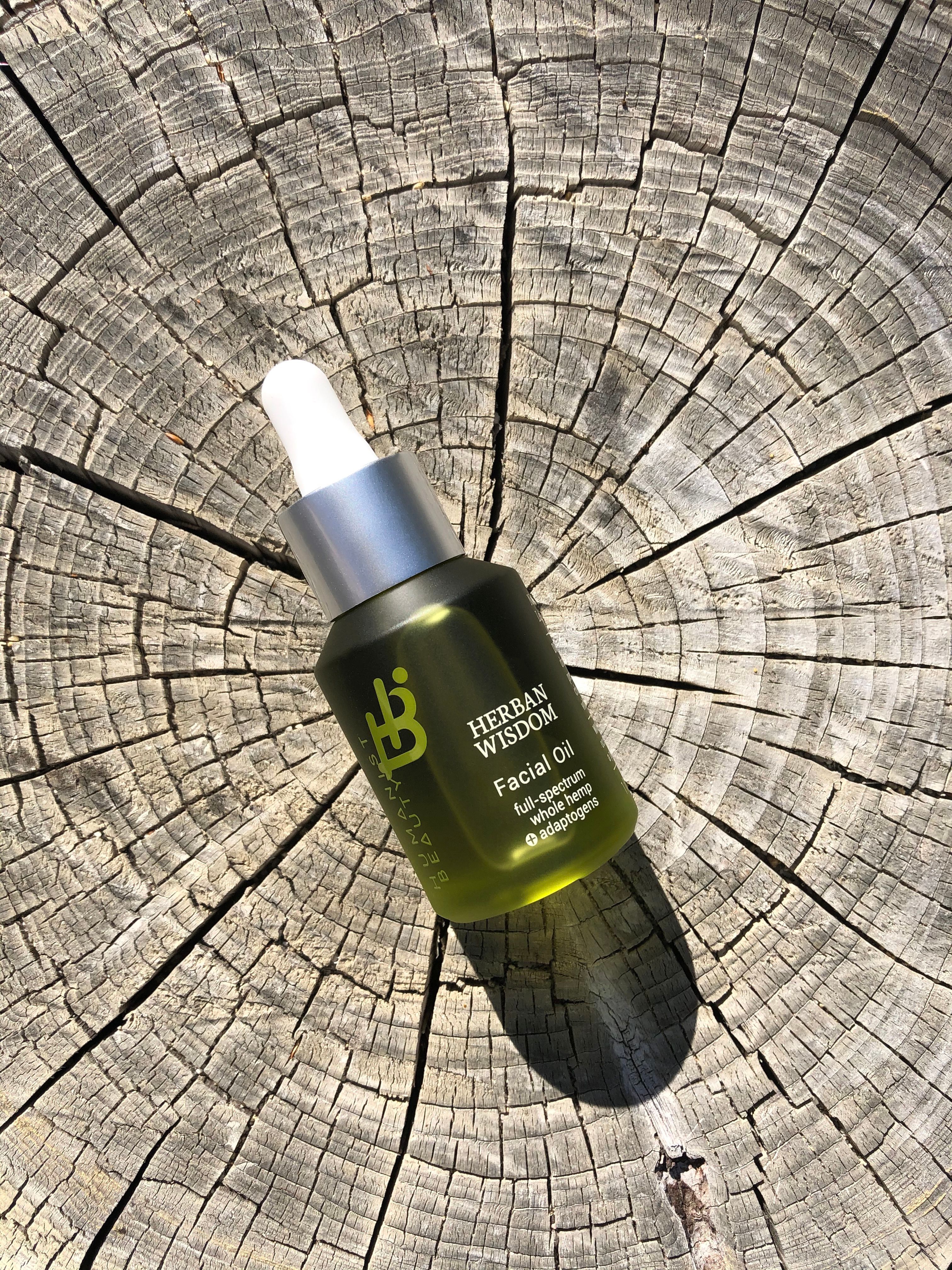 Green Bottle of Facial Oil · Free Stock Photo