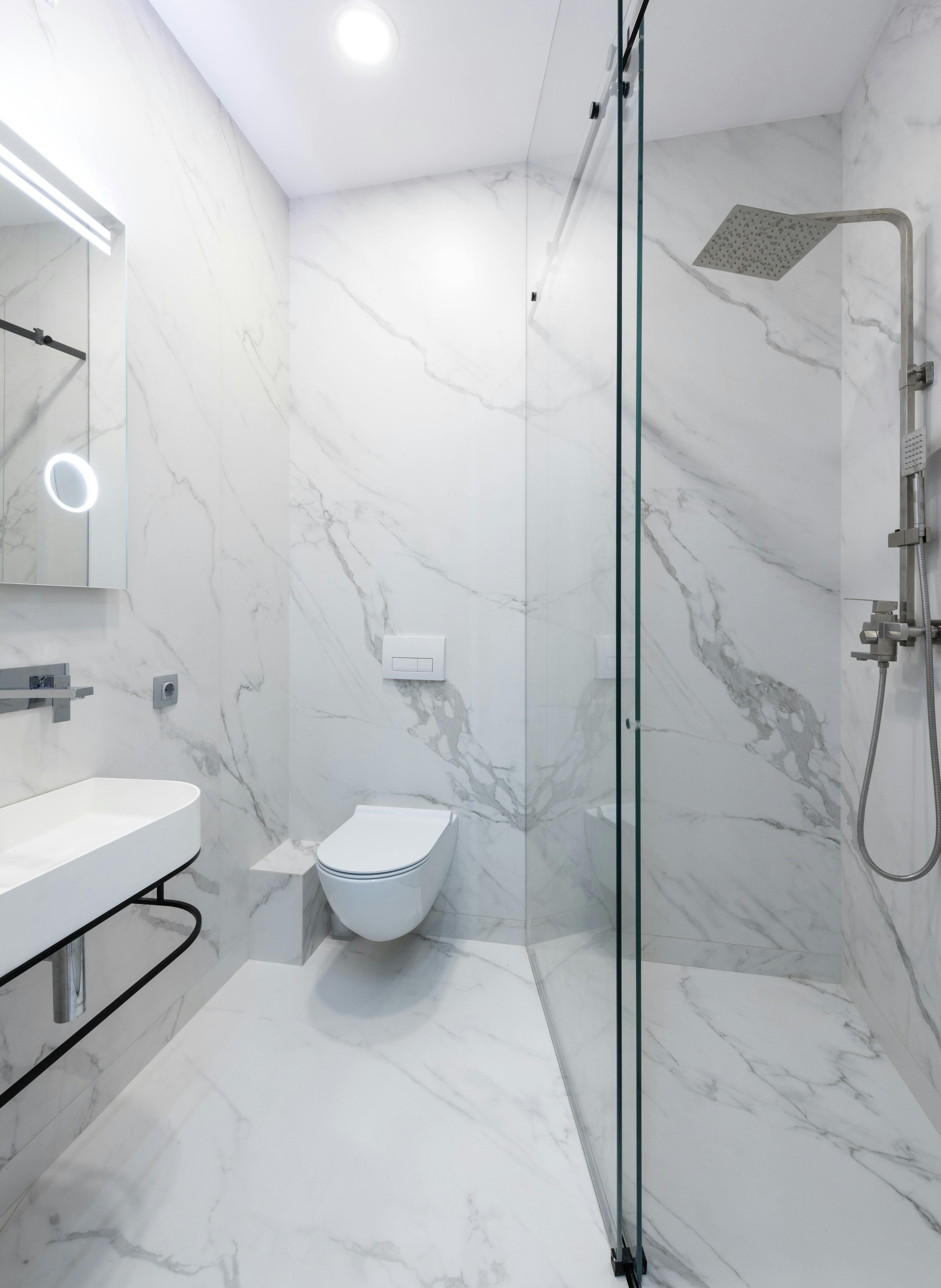 Modern Bathroom with a Shower Cabin · Free Stock Photo