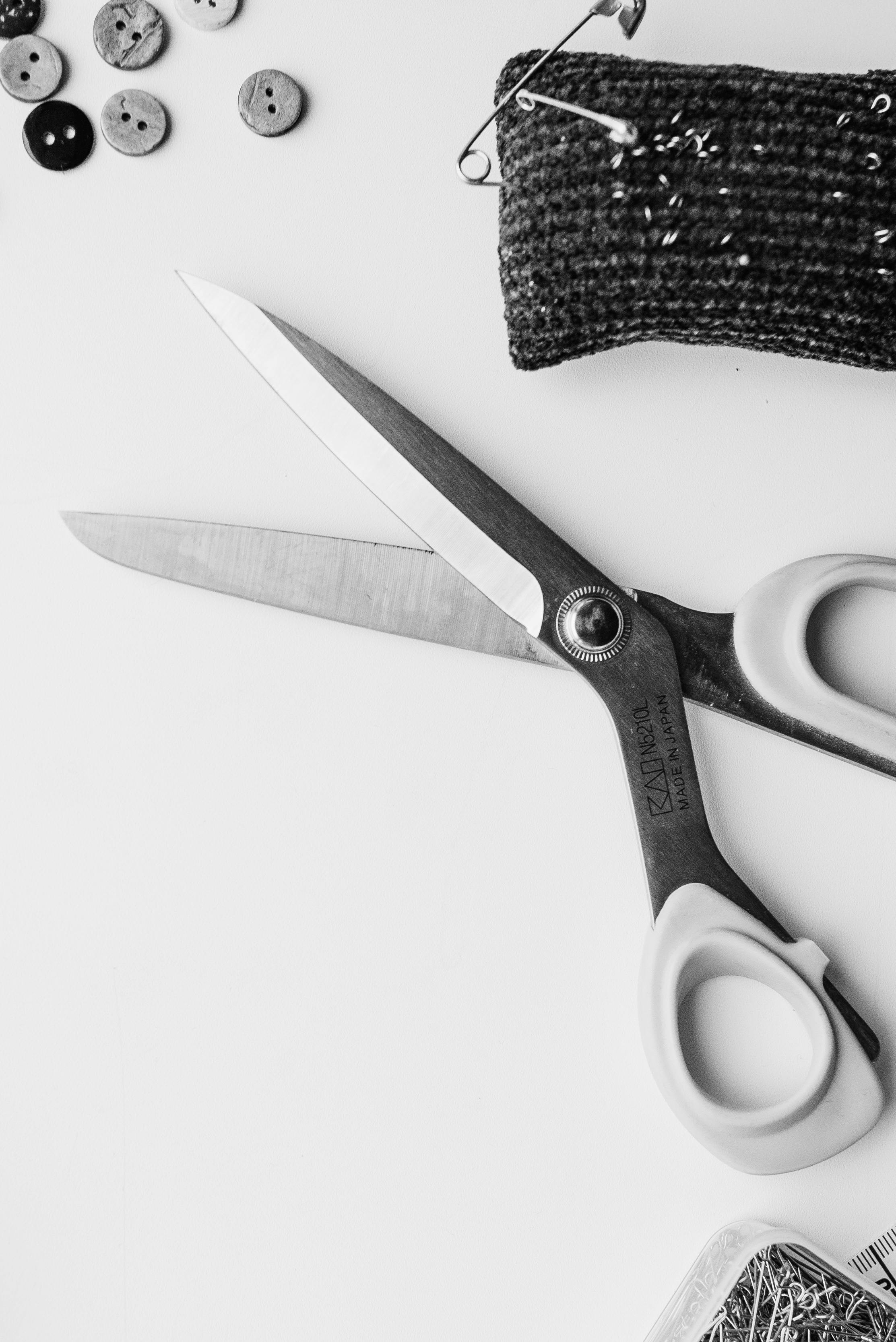 Black scissors · Free Stock Photo
