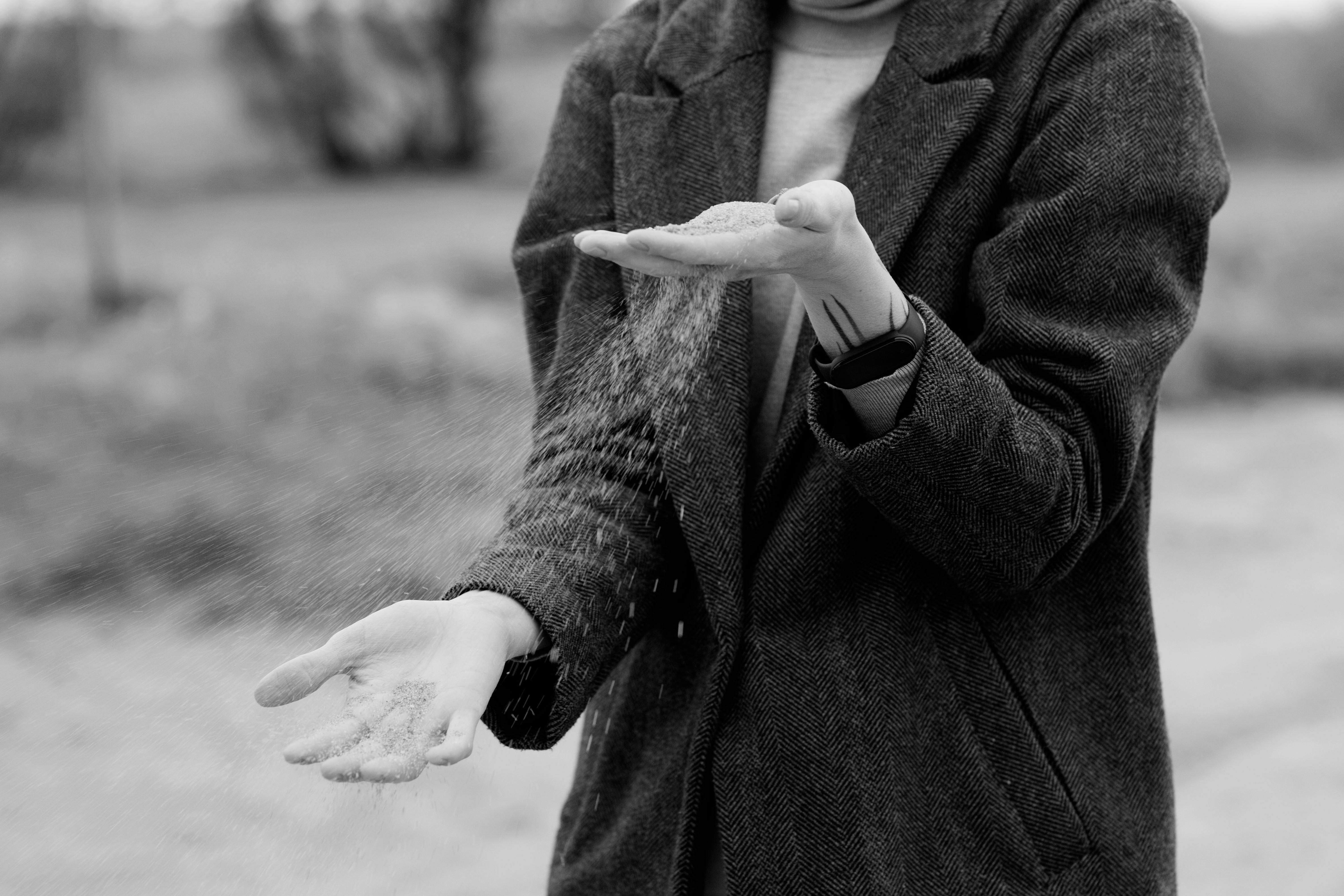 Hand Holding a Handbag · Free Stock Photo