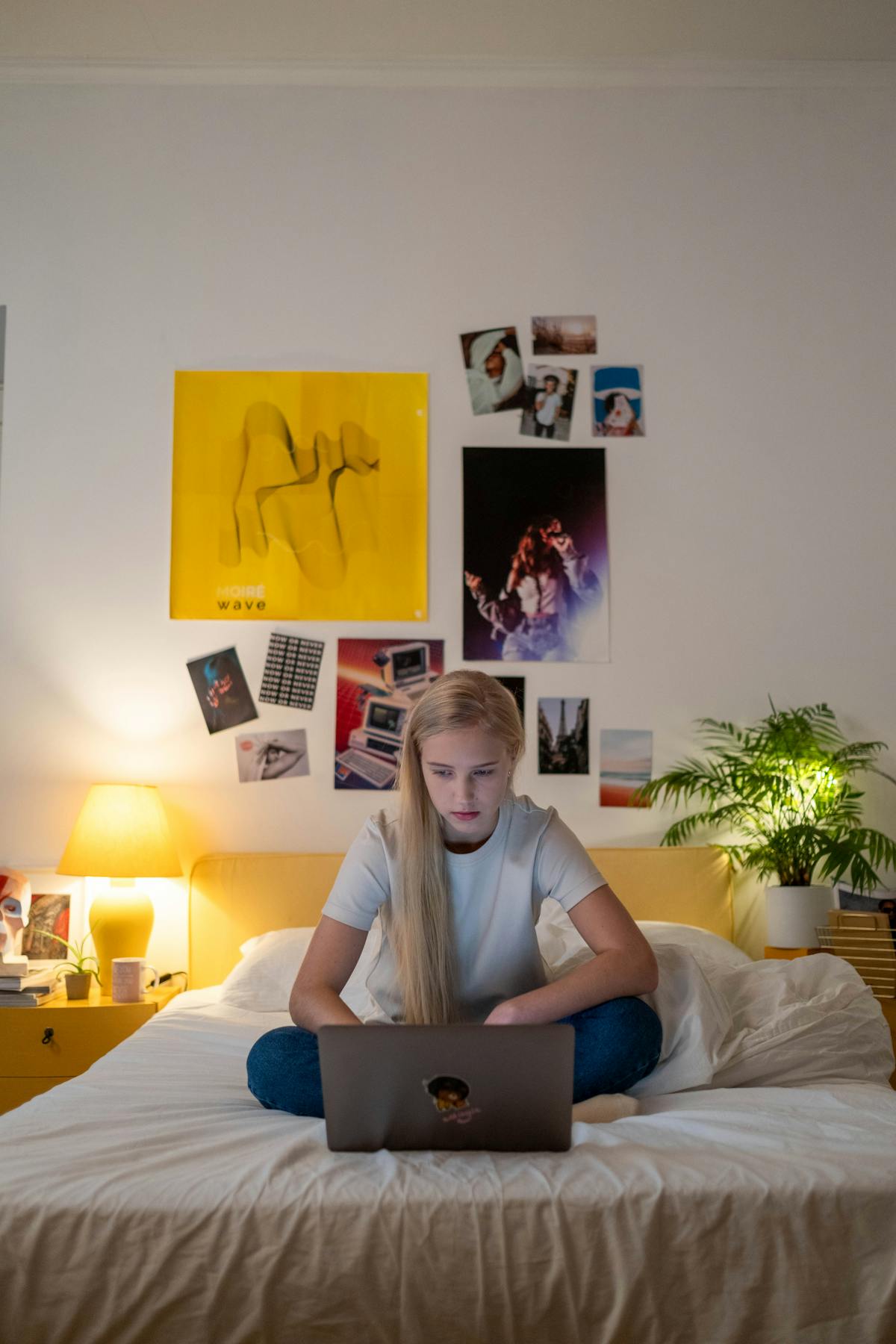 Cute College Girl Photos, Download The BEST Free Cute College Girl ...