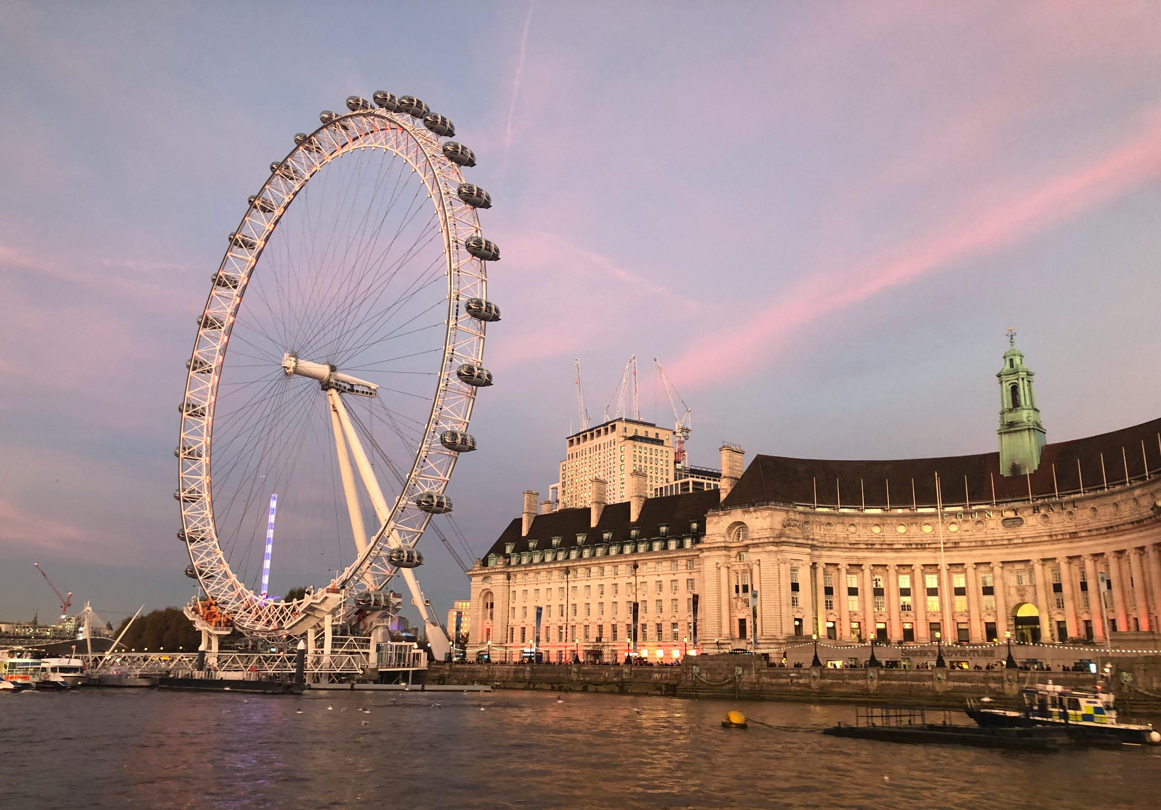 Ferris Wheel Near Body of Water · Free Stock Photo