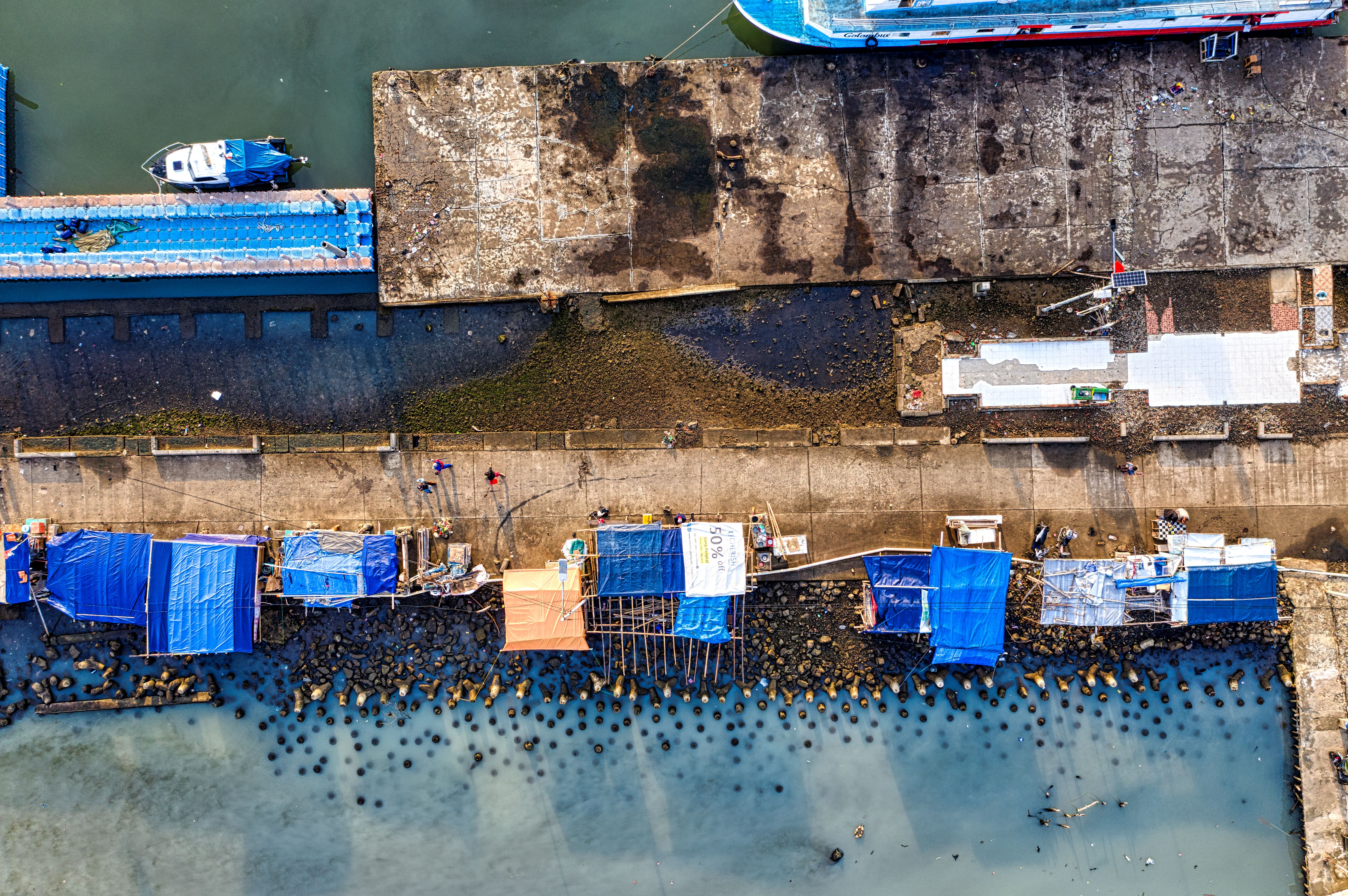 Overhead View of Pier in Harbor · Free Stock Photo