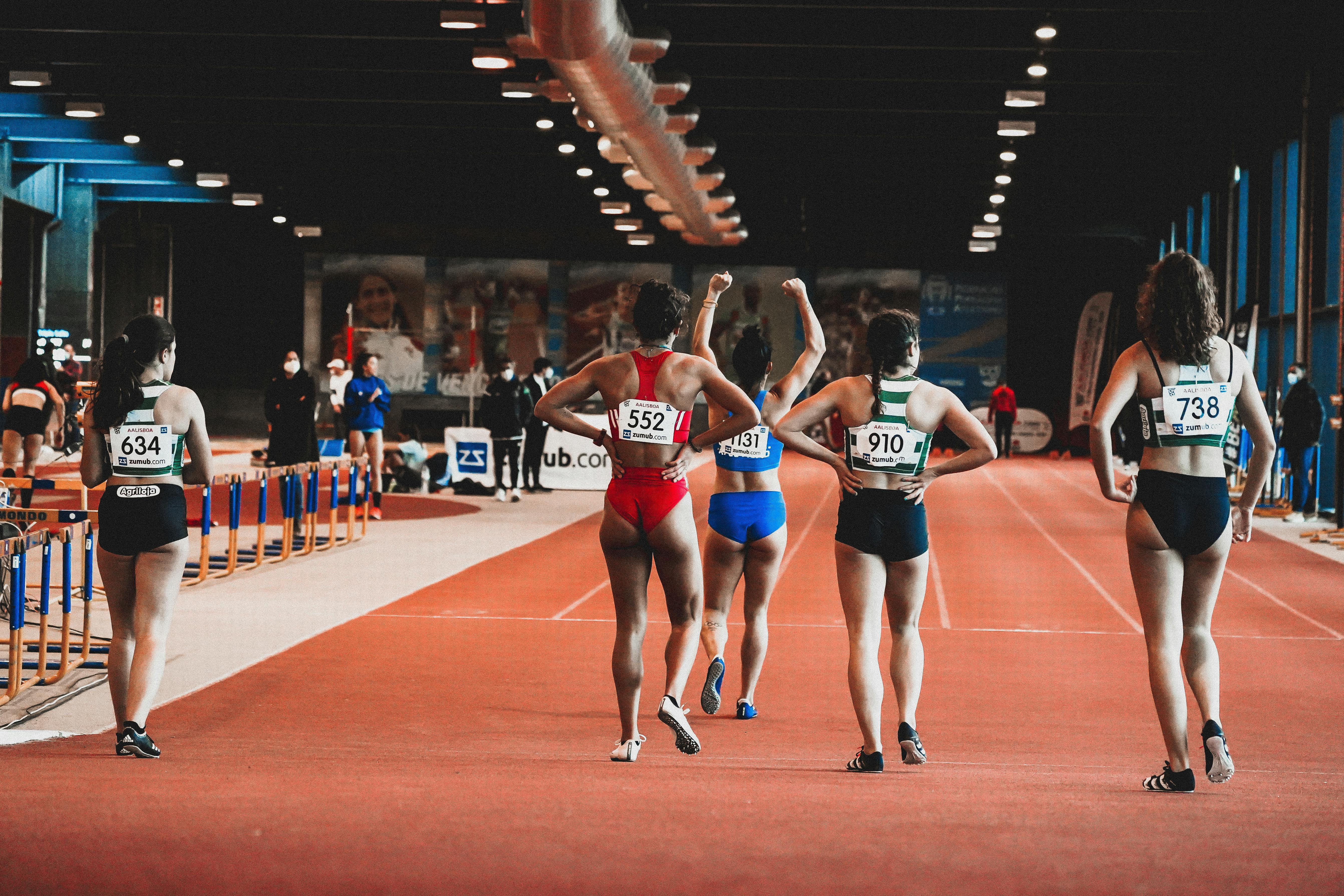 Ücretsiz aktif hayat tarzı, antrenman yapmak, arkadan görünüm, atletik ...