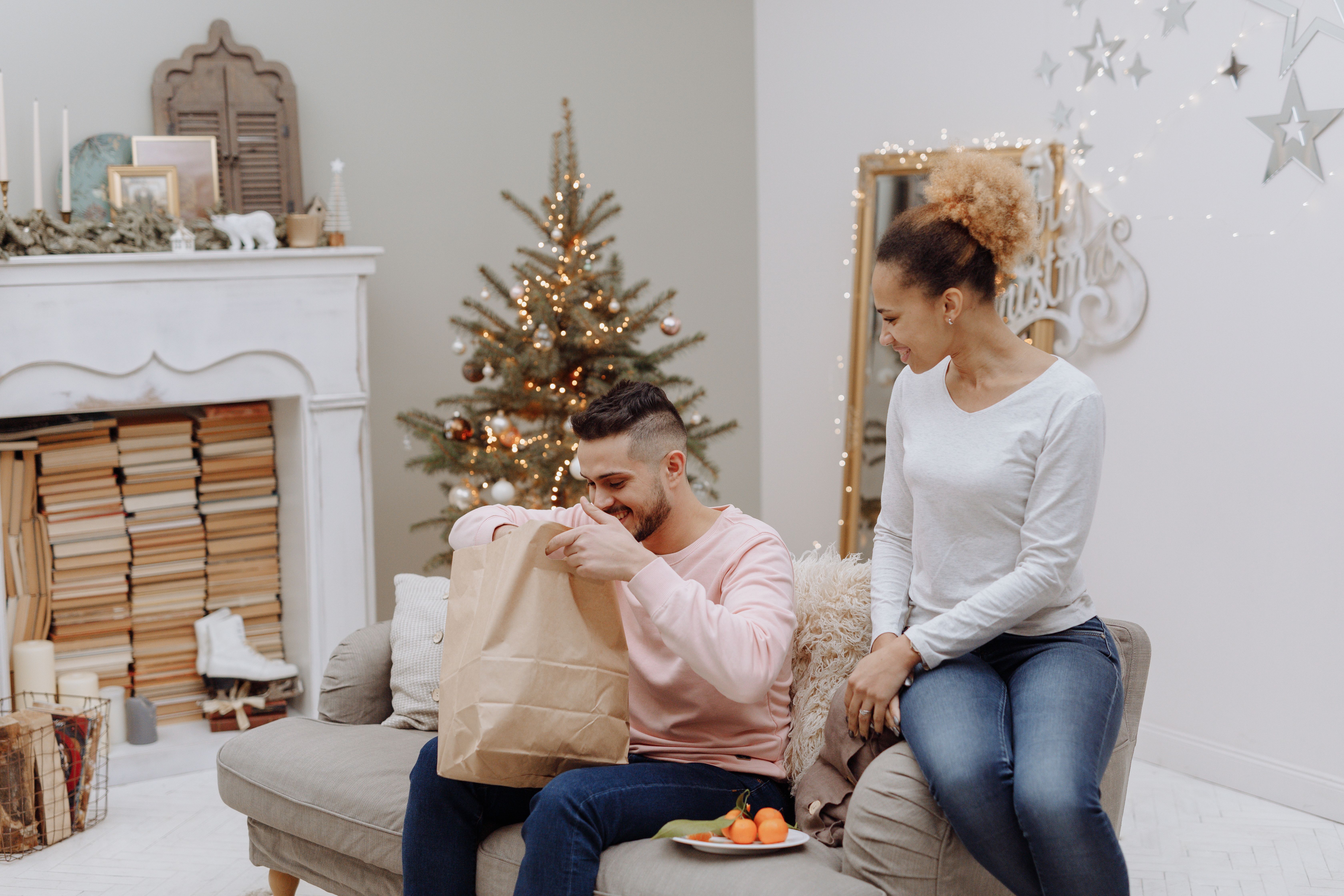 Present Unwrapping Photos, Download The BEST Free Present Unwrapping ...