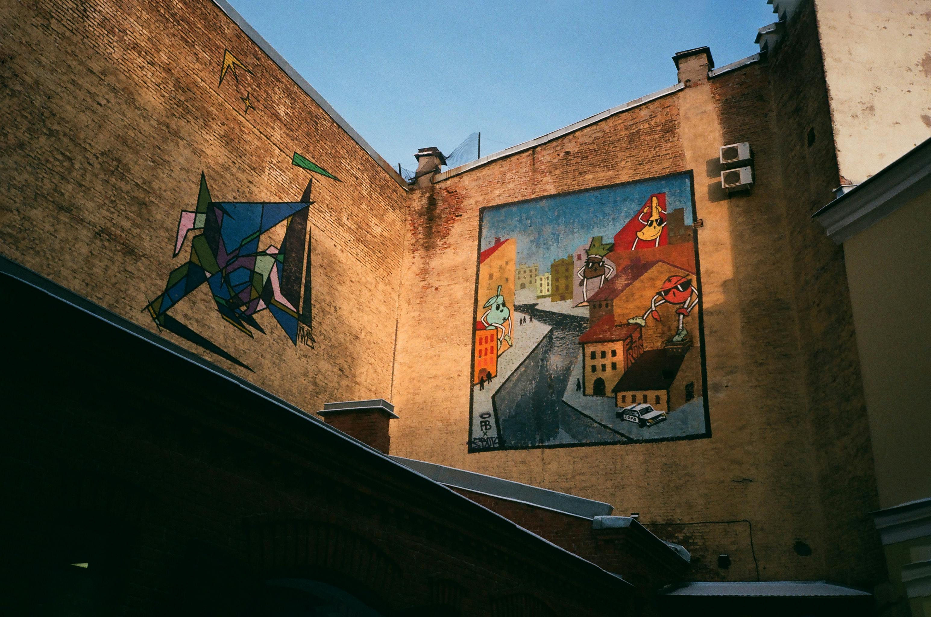 Creative graffiti on grunge building facade · Free Stock Photo