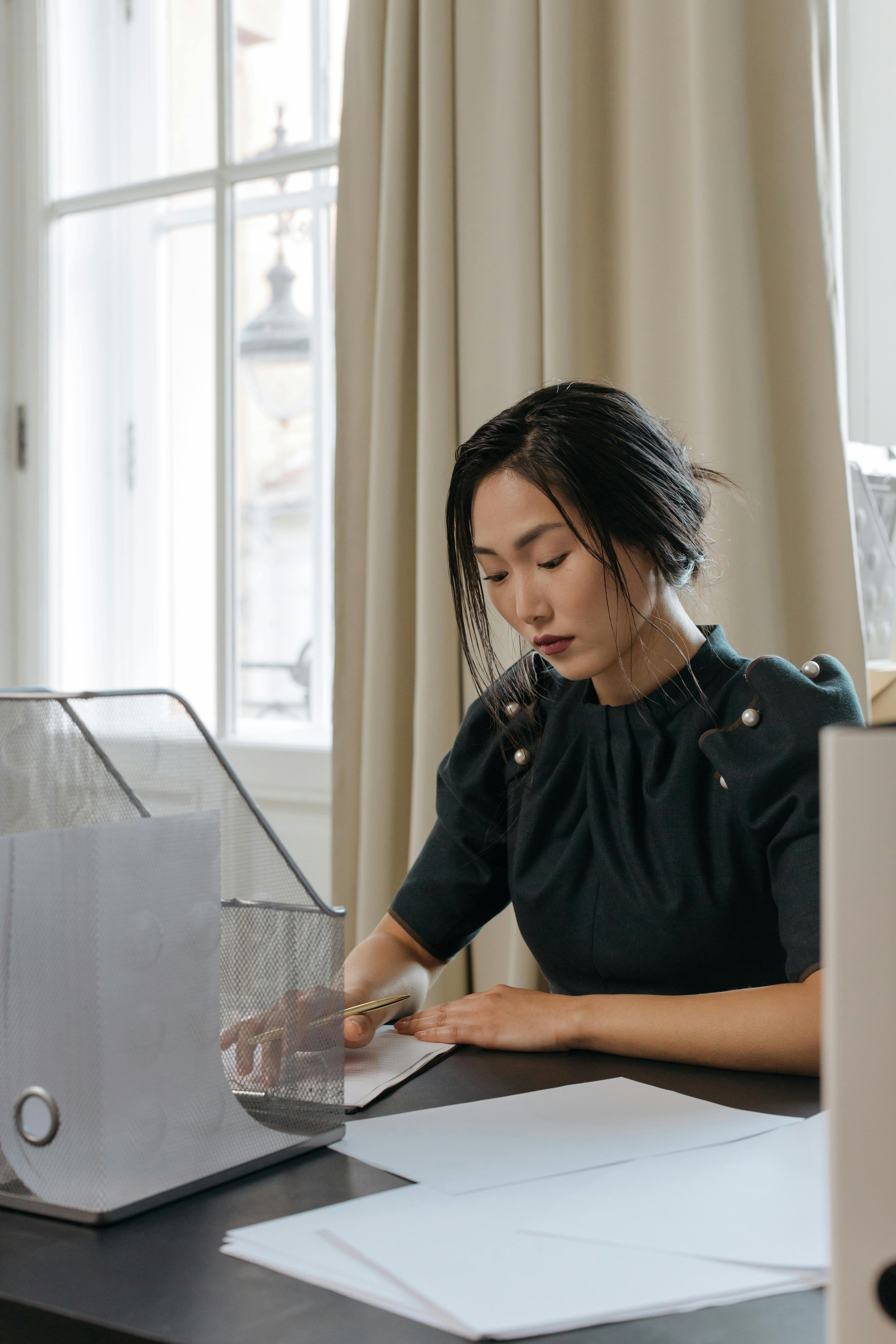 Female Executive Officer Working On Desk Photos, Download The BEST Free ...