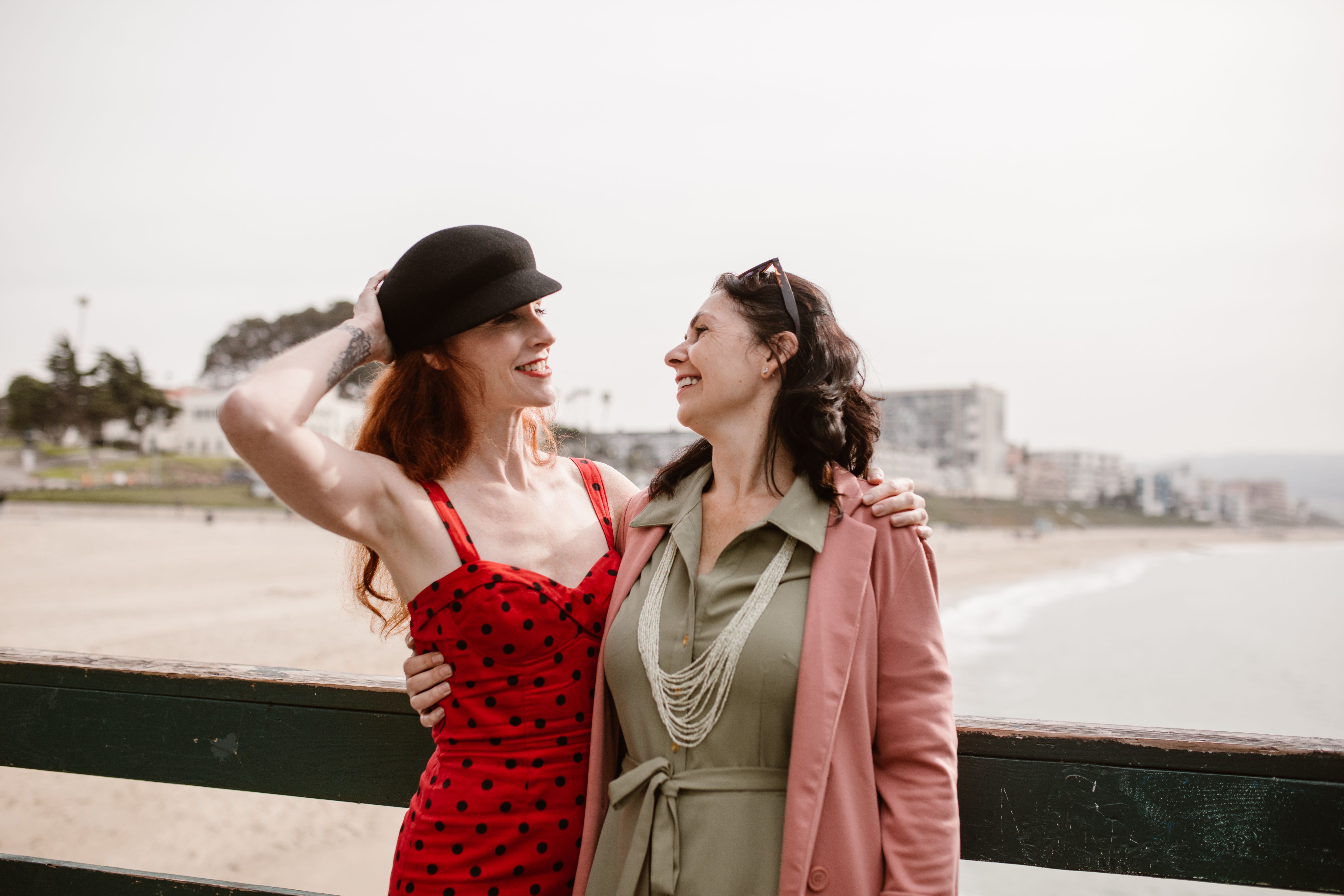 42,592+ Best Free Friends talking Stock Photos & Images · 100% Royalty ...