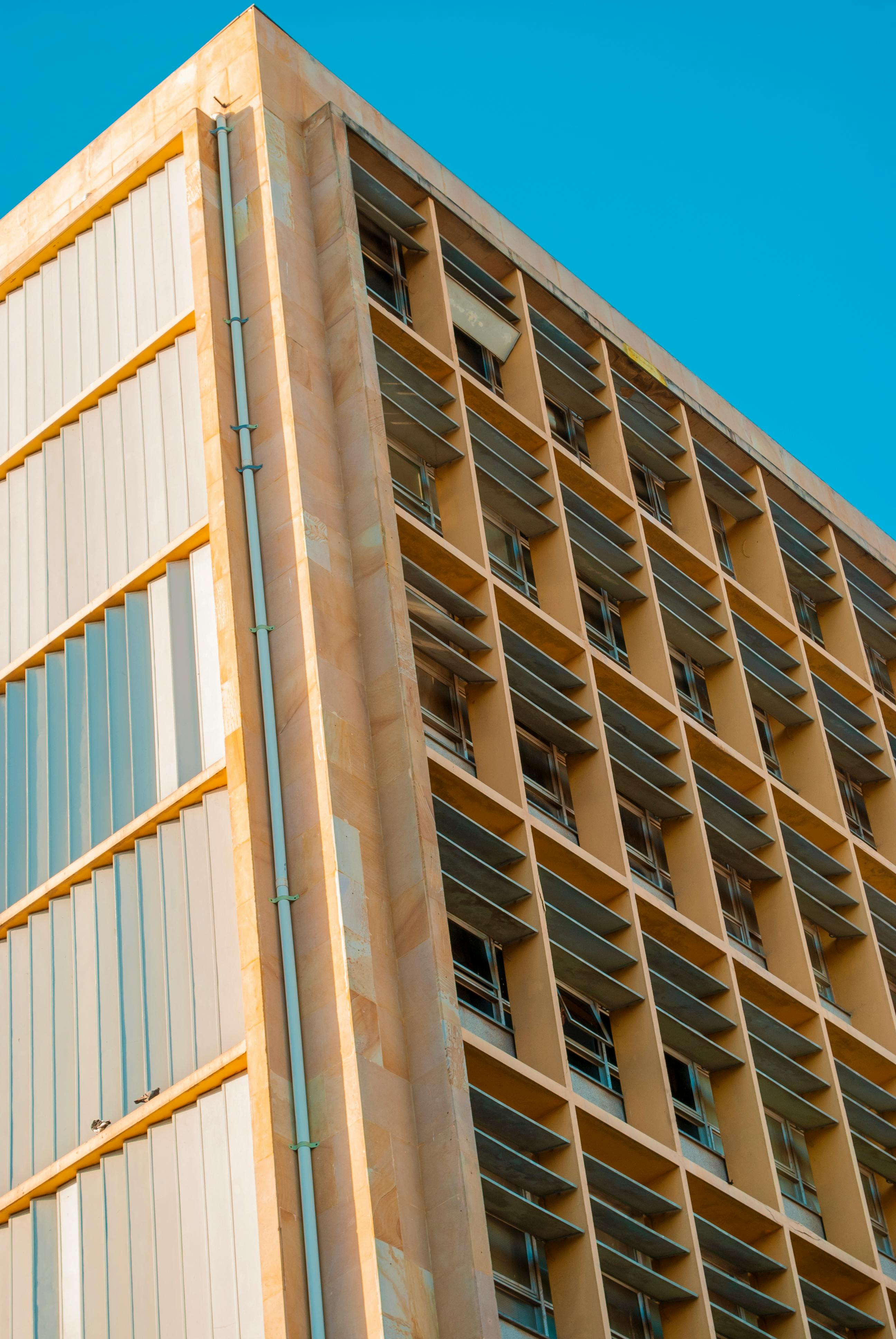Low Angle Shot of a Building · Free Stock Photo