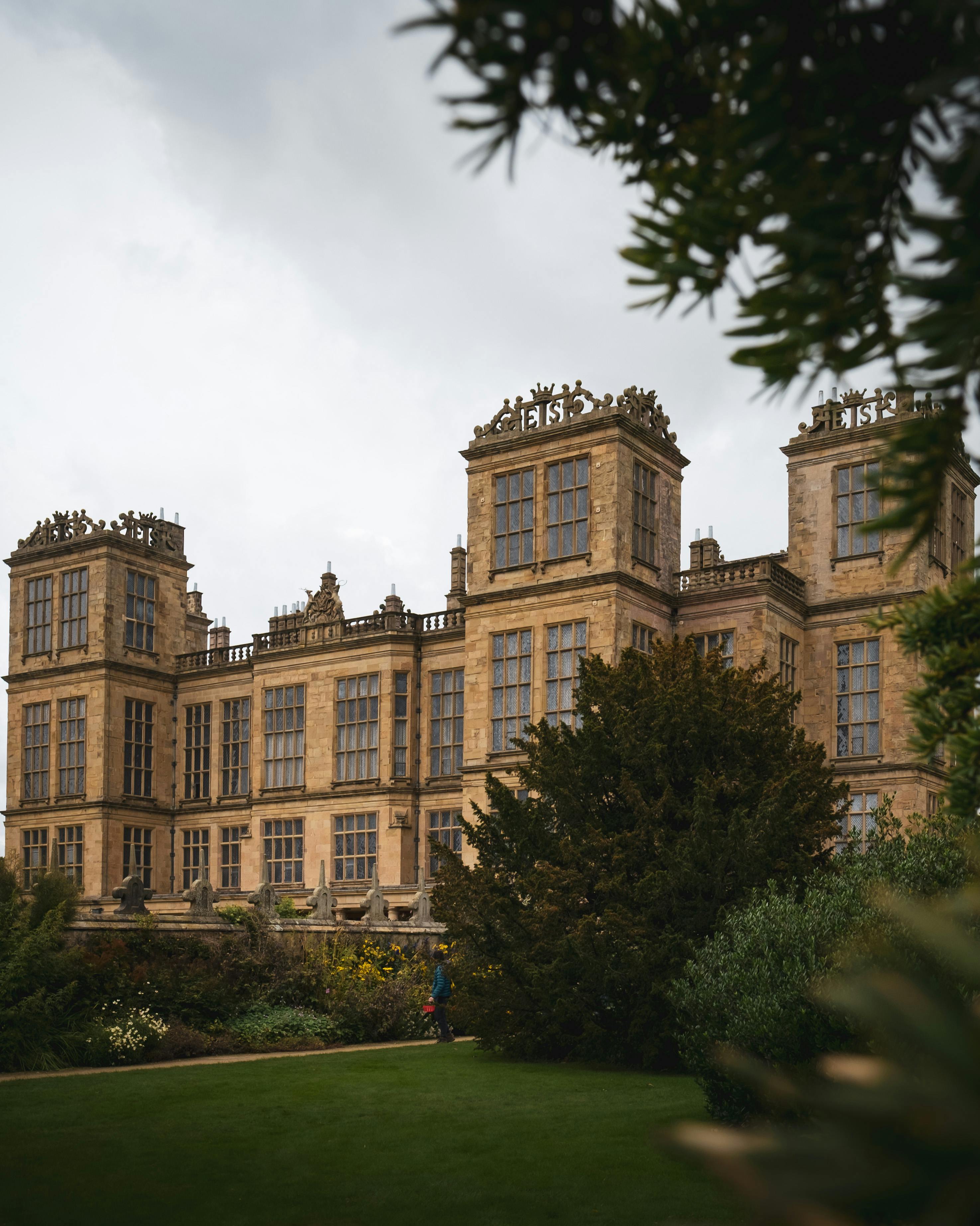 Historic Palace with Garden · Free Stock Photo
