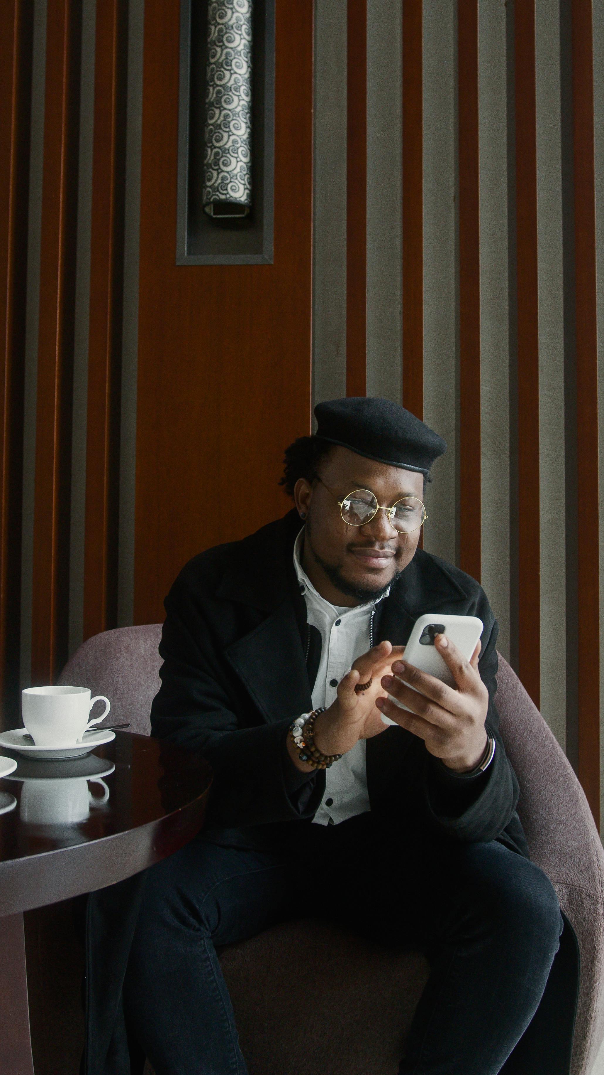 Man Using Gray Iphone 6 · Free Stock Photo