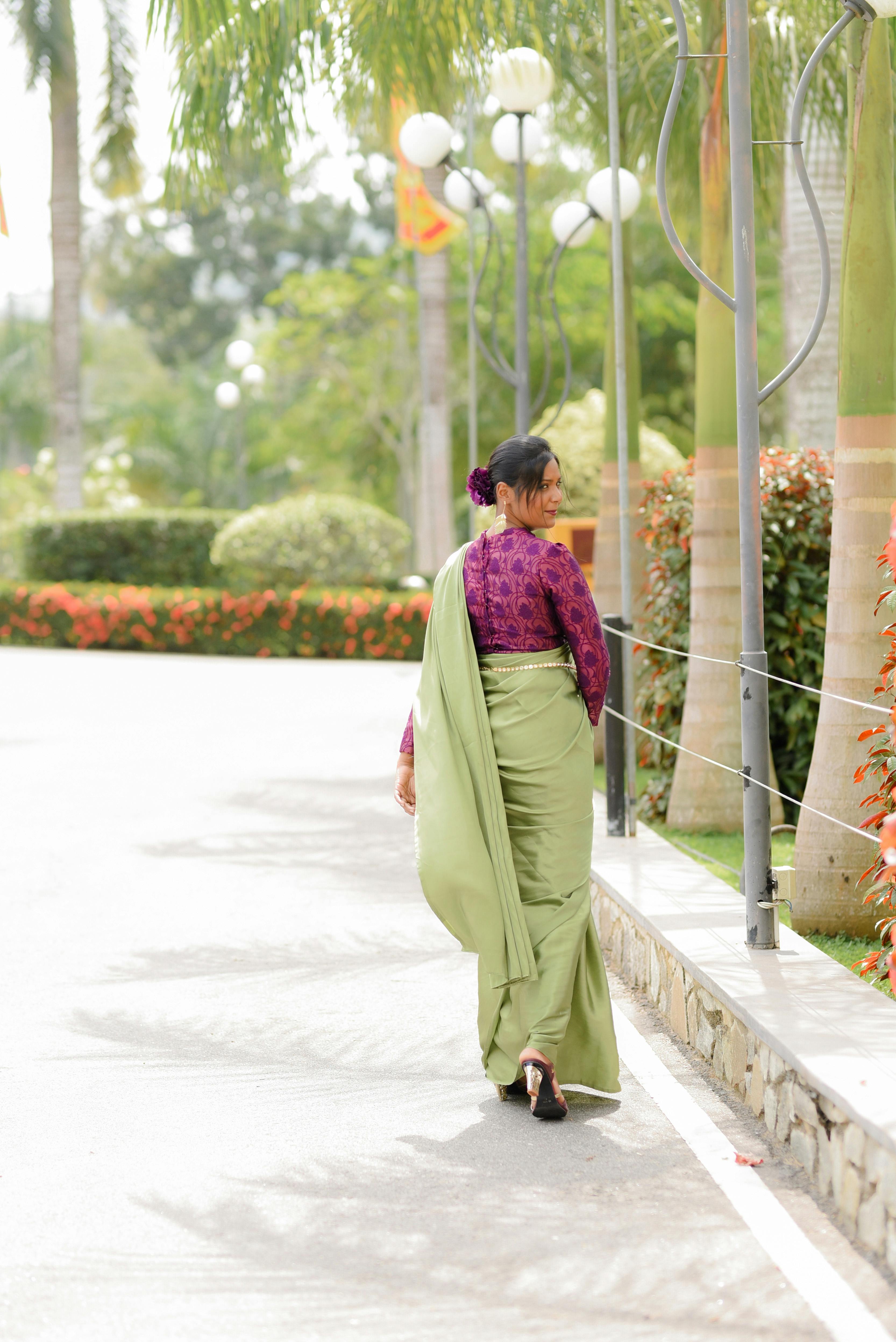 Back View Of Indian Woman In Saree Photos, Download The BEST Free Back ...