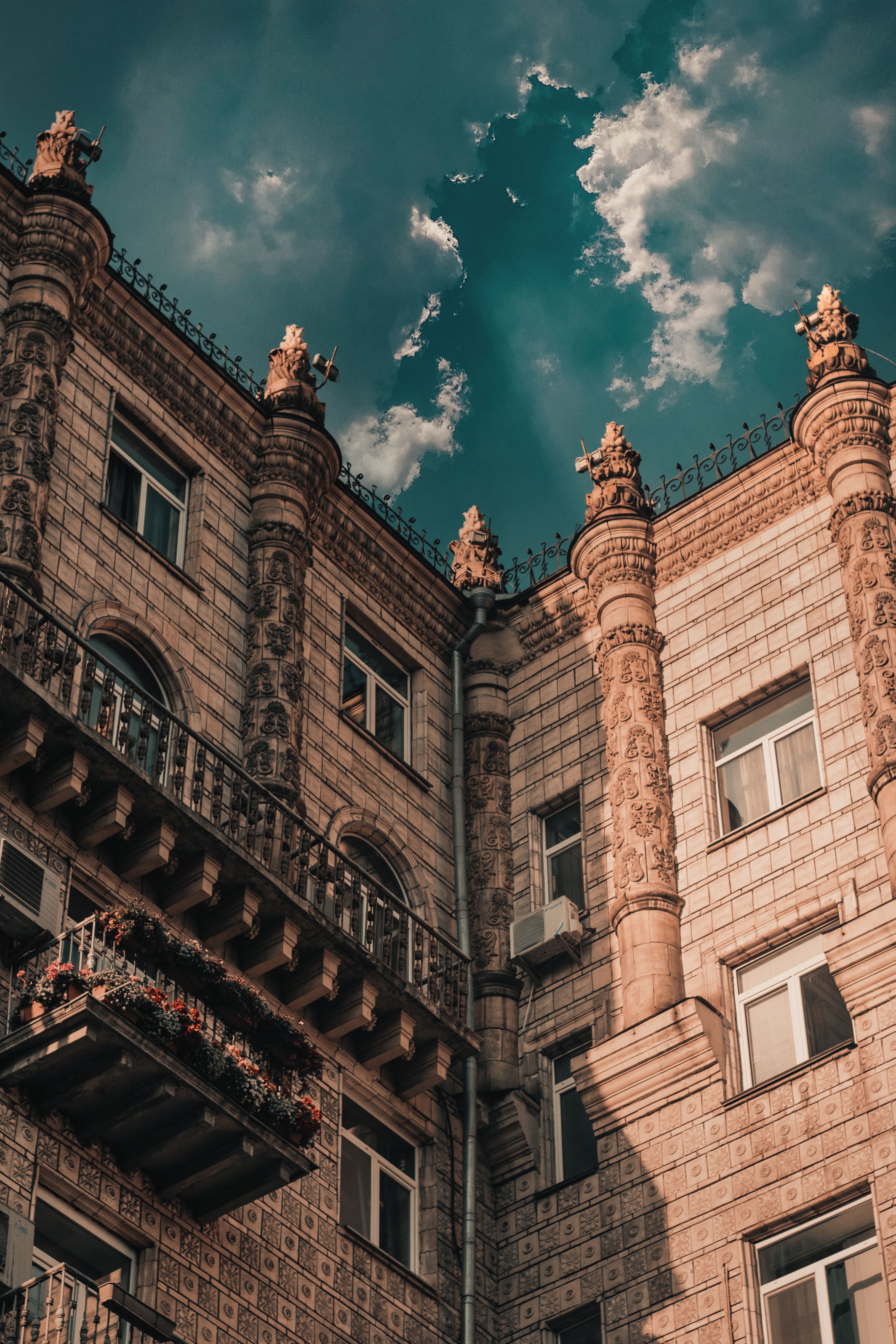 Old Residential Building Seen From Court · Free Stock Photo