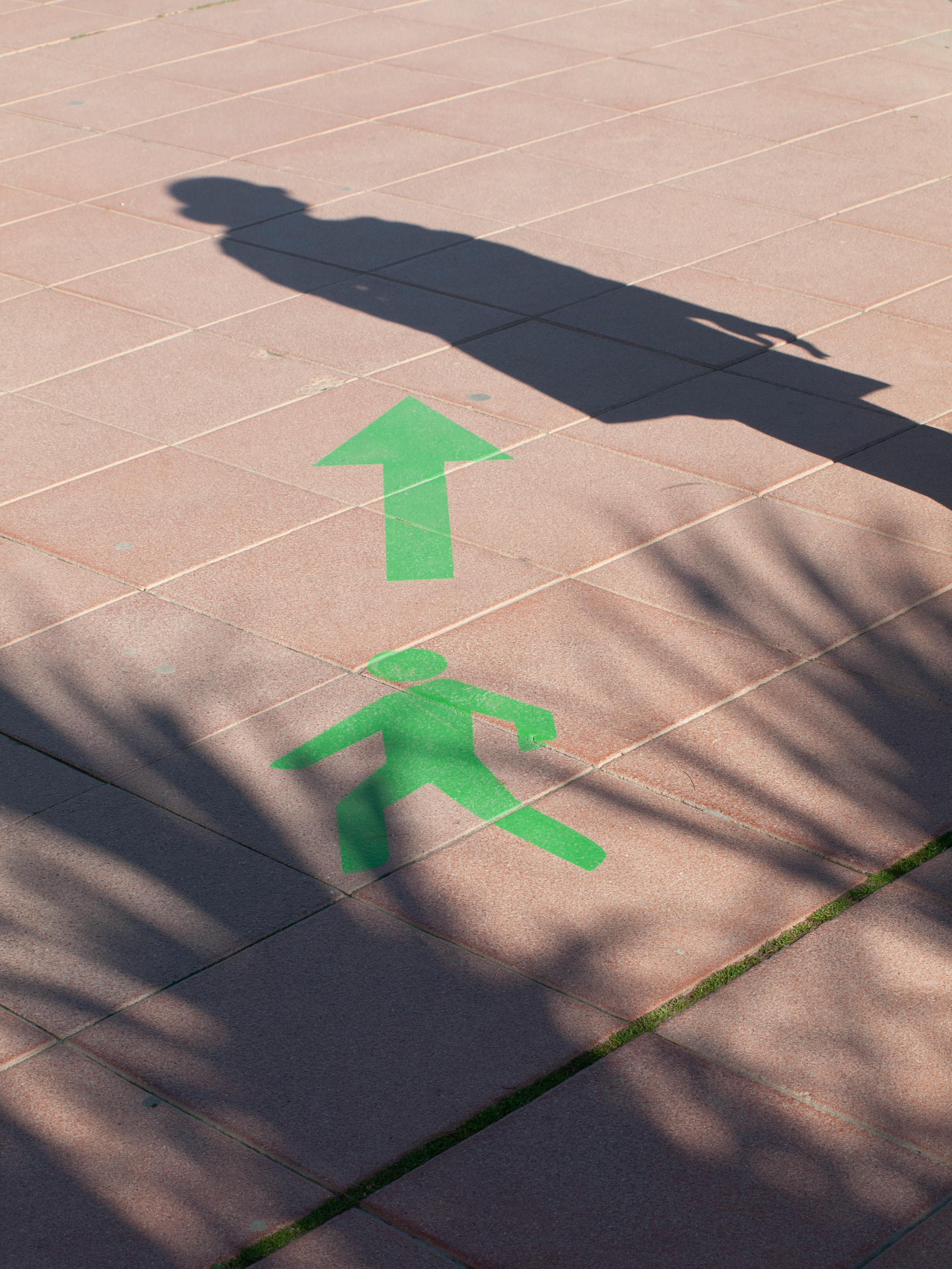 Blue and White Street Signs Under the Clear Blue Sky · Free Stock Photo