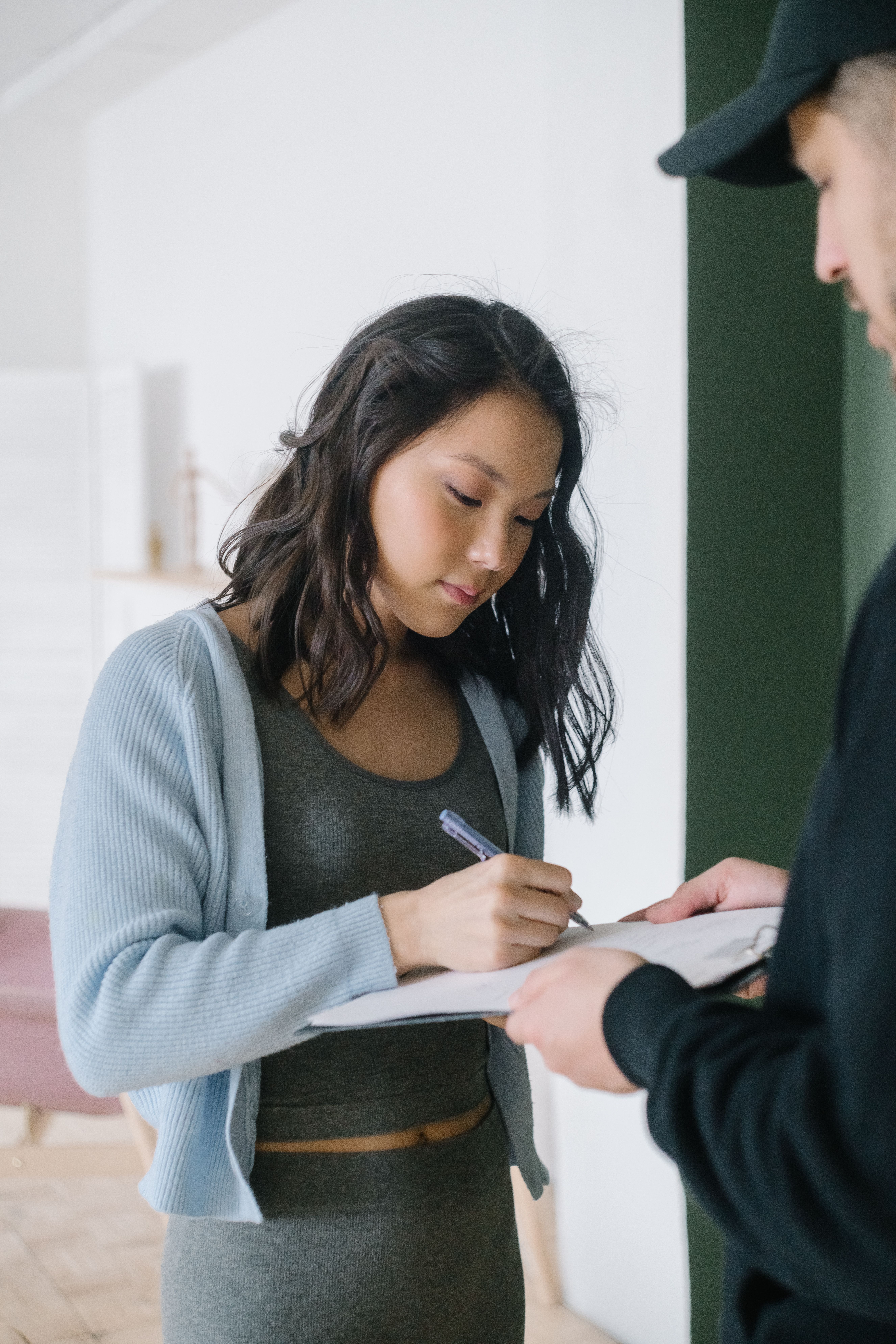 Girl Signing A Paper Photos, Download The BEST Free Girl Signing A ...