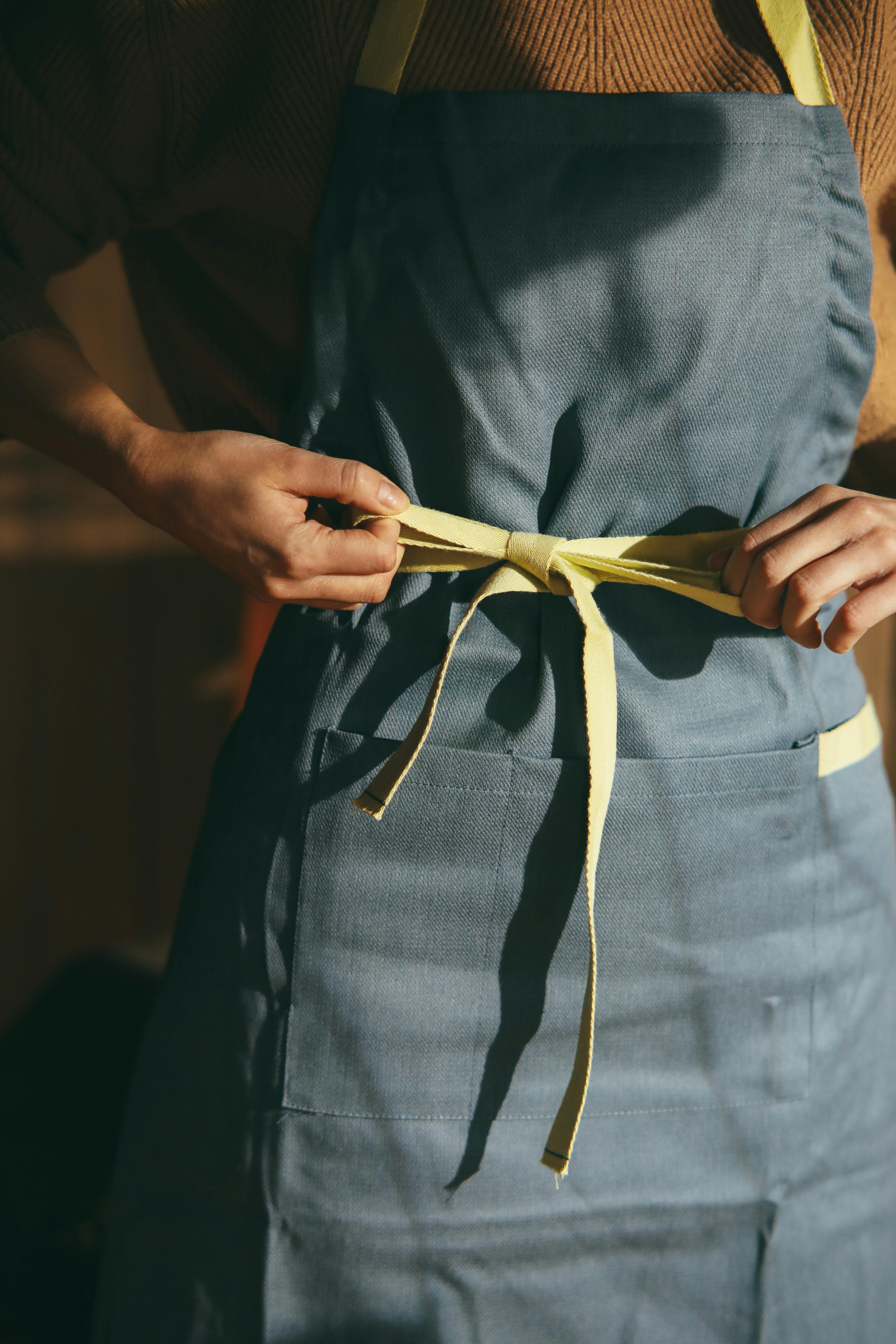 A Person Wearing an Apron · Free Stock Photo