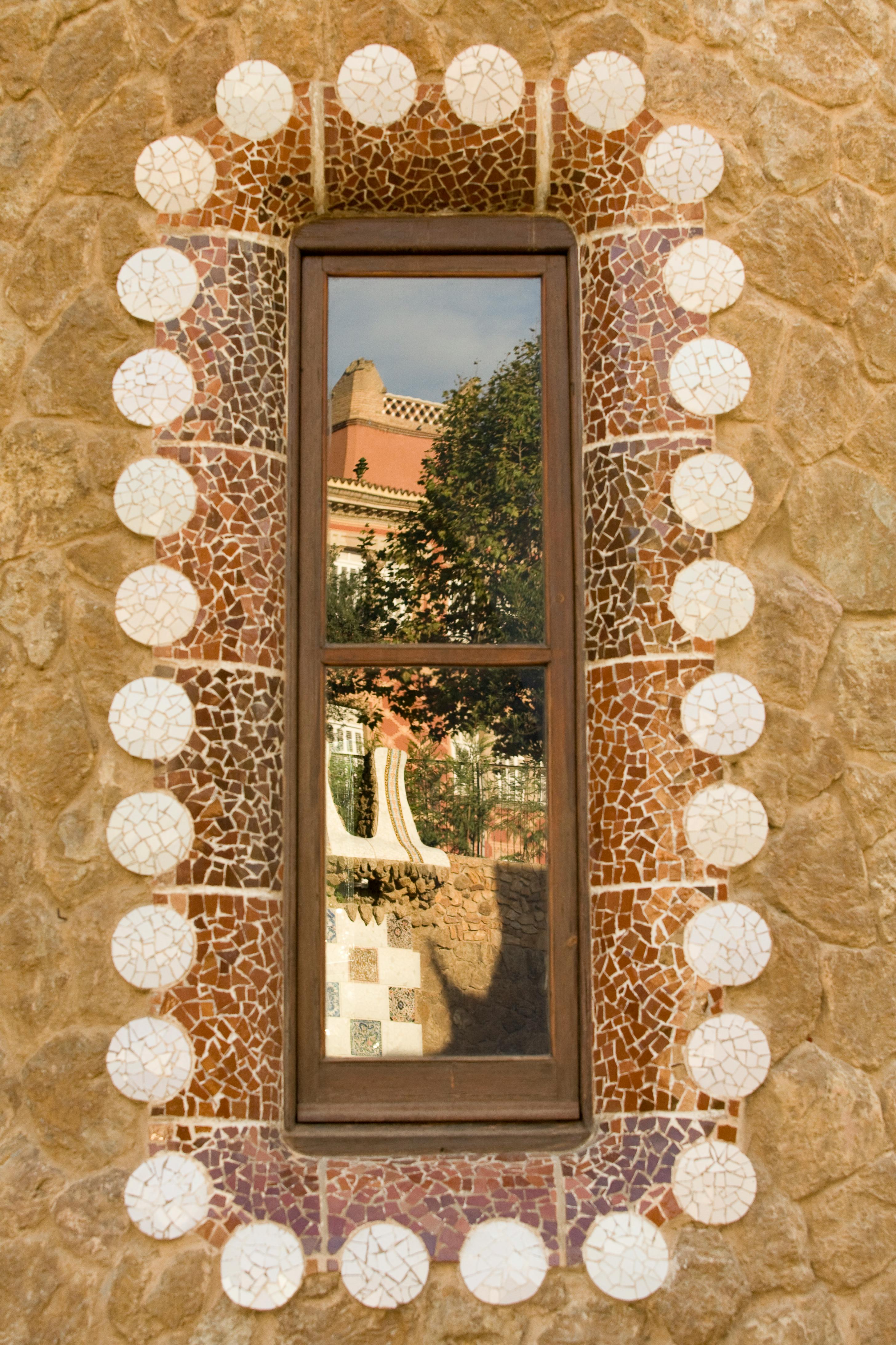 Windows with Ornaments and Reflection of the Garden · Free Stock Photo