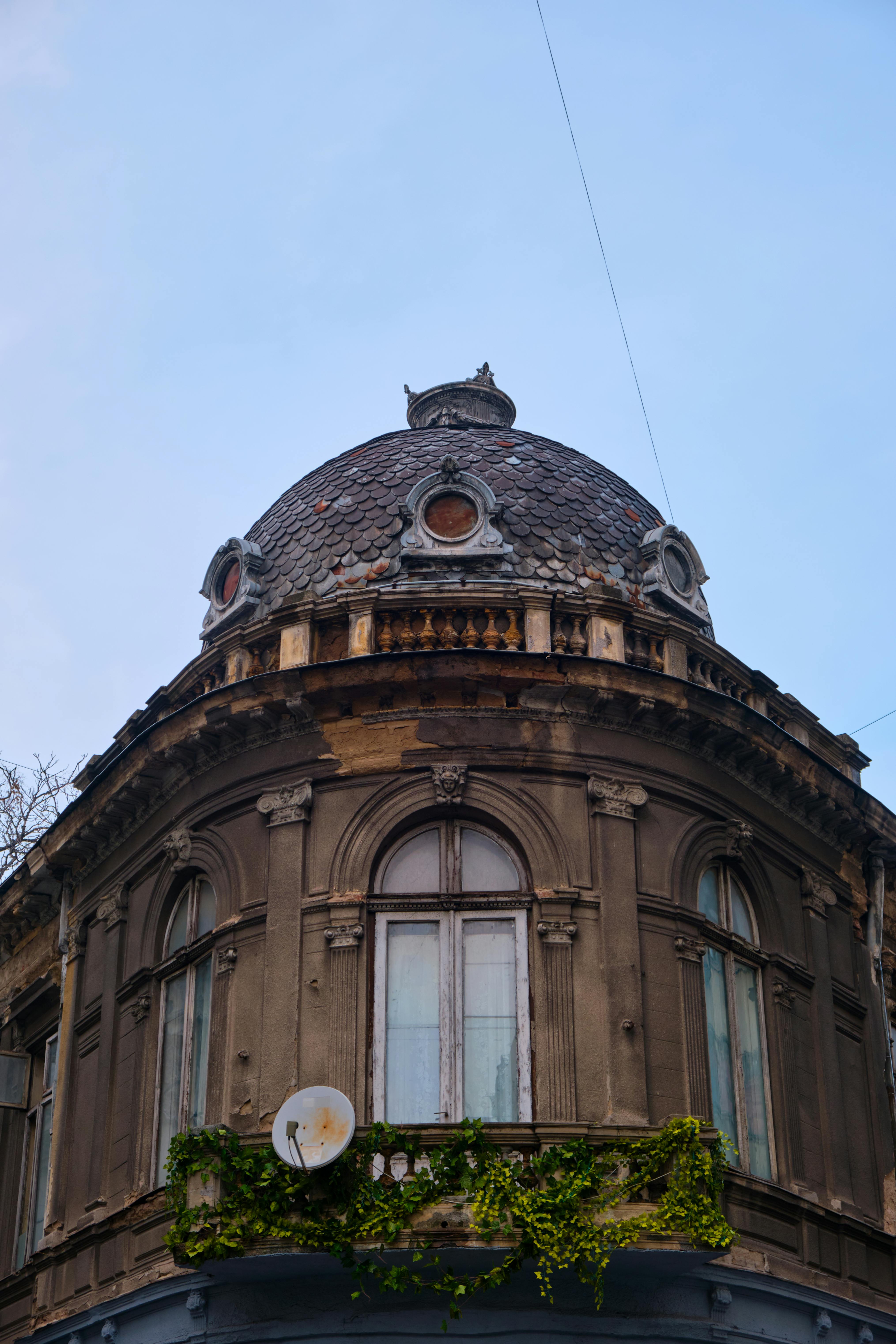 Low-Angle Shot of Concrete Apartment Buildings · Free Stock Photo