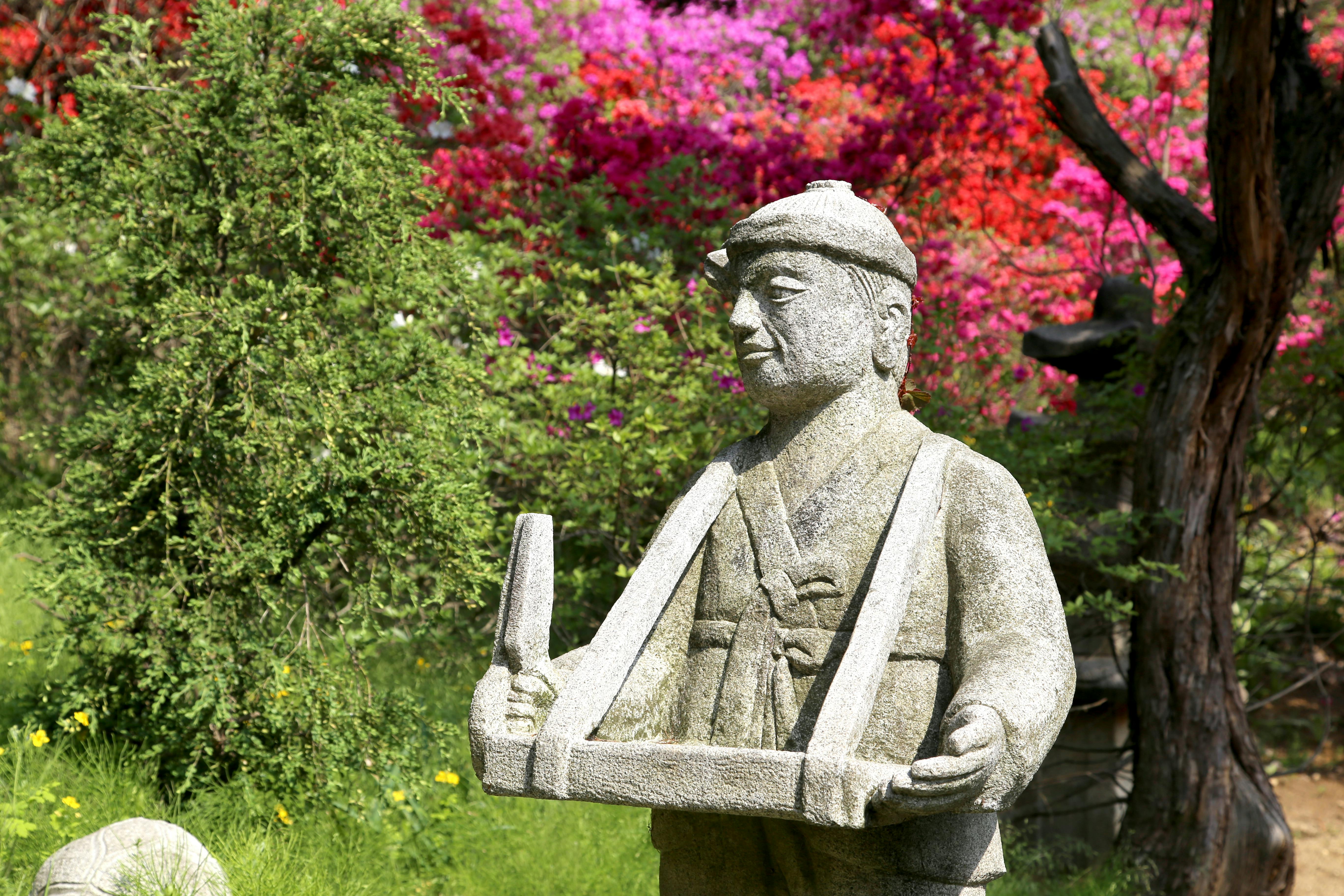 A Concrete Man Statue · Free Stock Photo