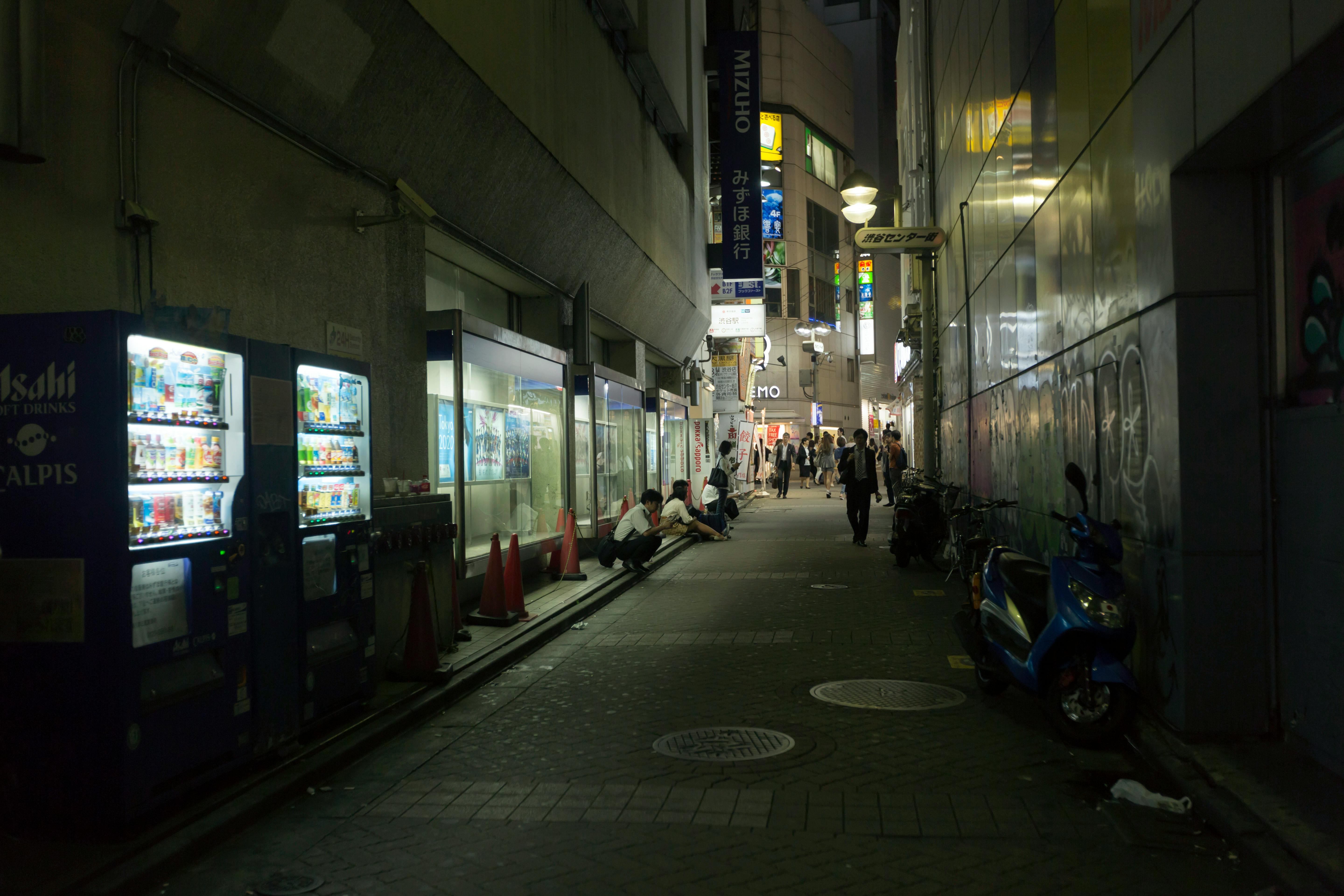 Photo of Alleyway · Free Stock Photo