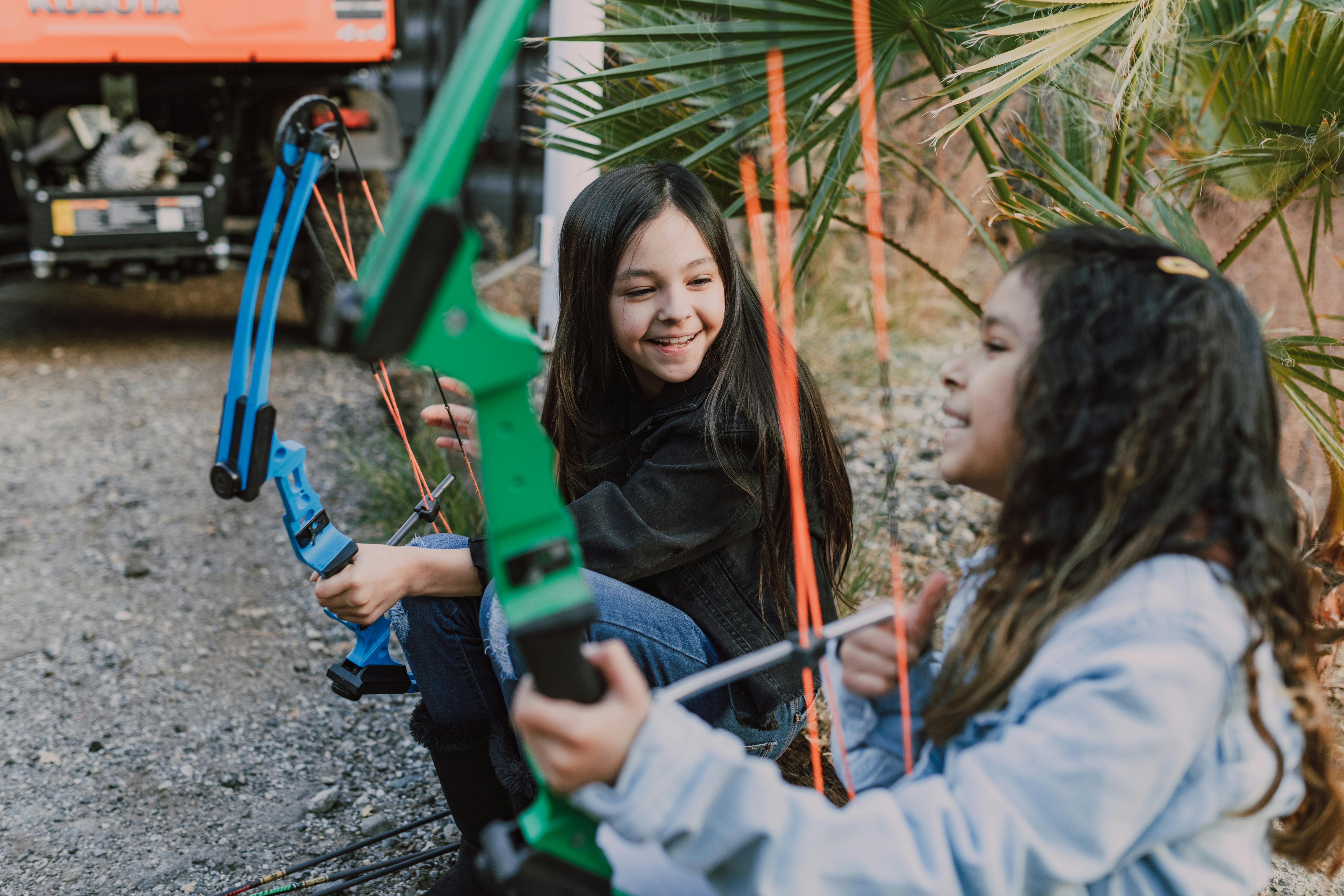 70,000+ Best Holding Back Photos · 100% Free Download · Pexels Stock Photos