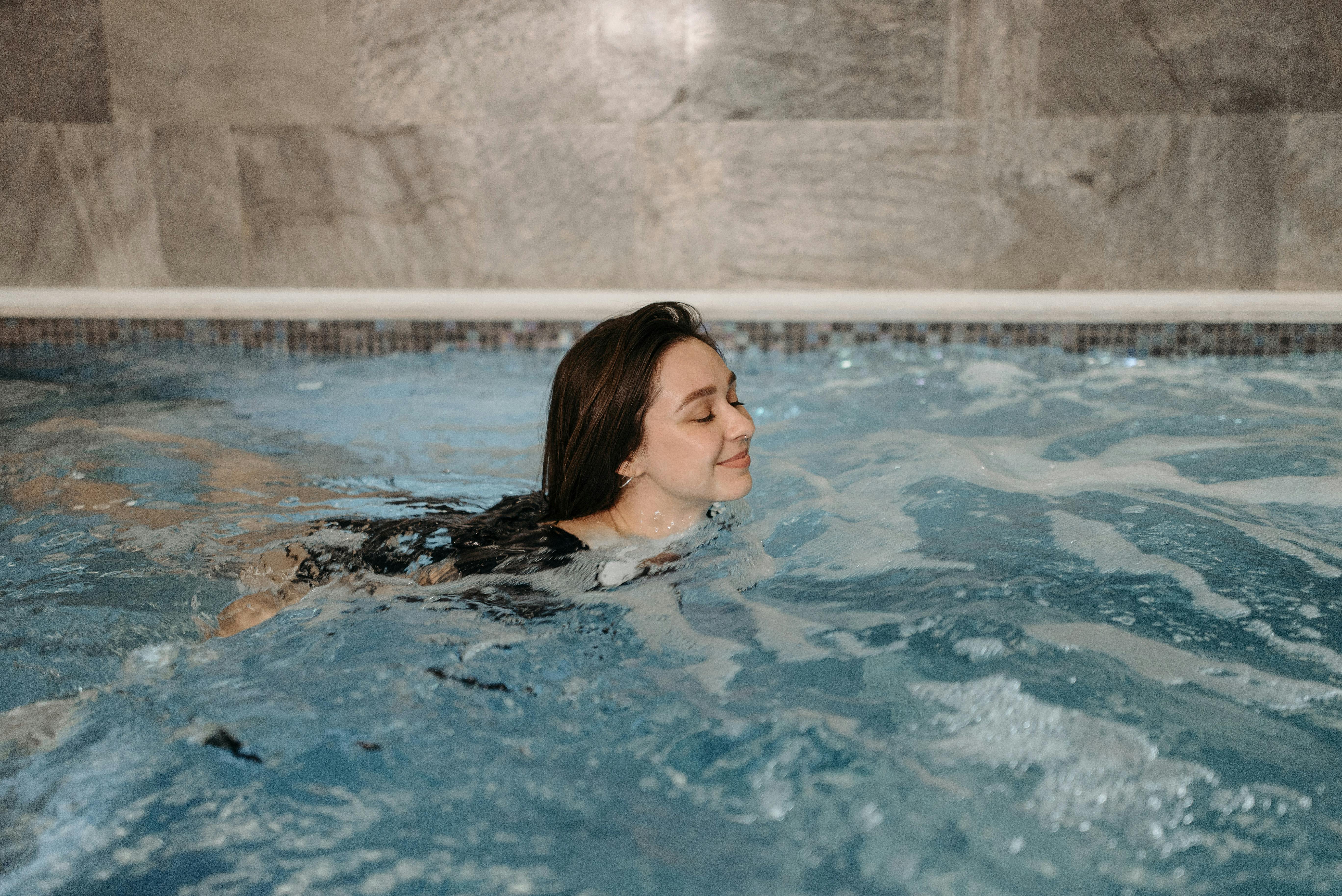 People In Swimming Pools Photos, Download Free People In Swimming Pools ...