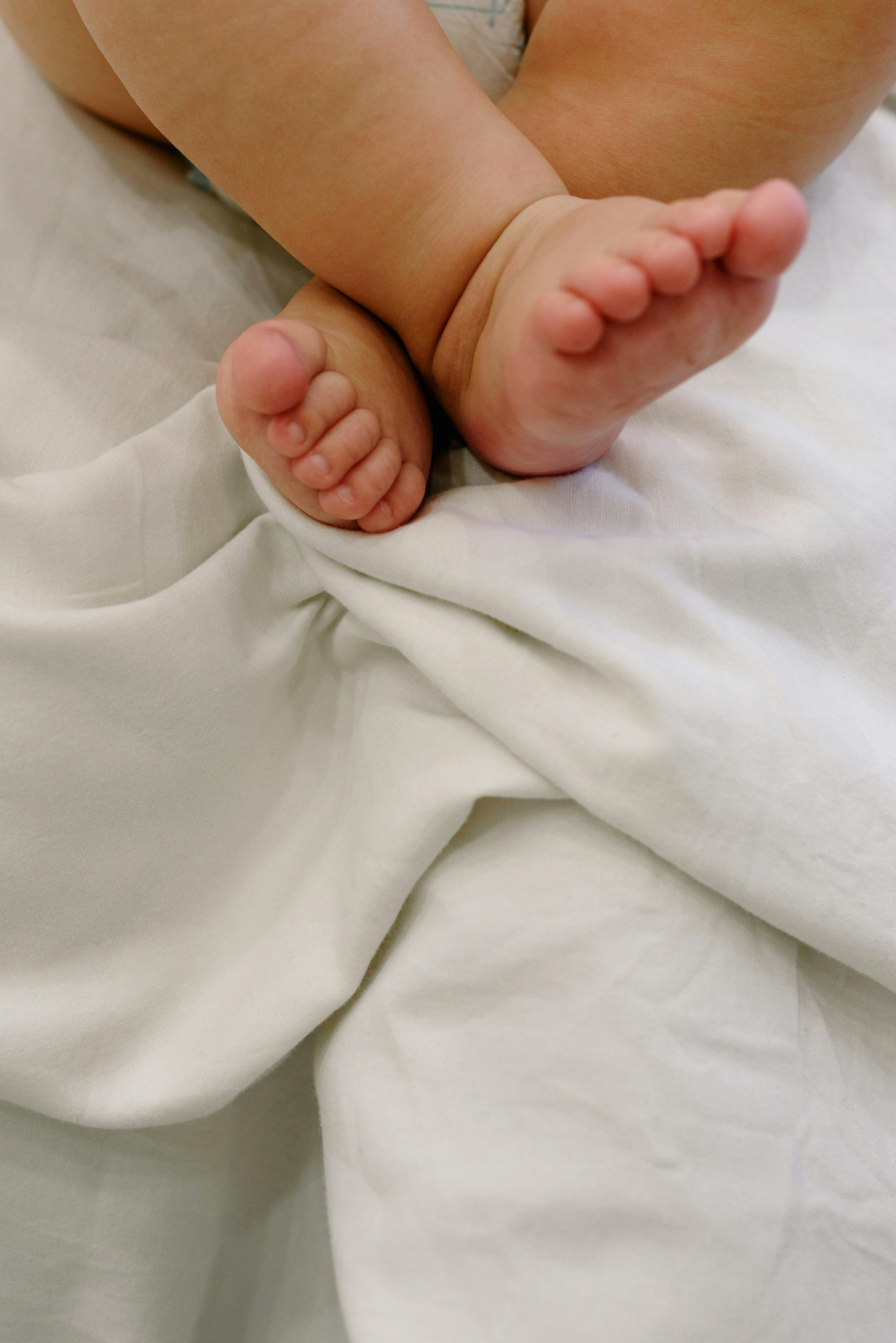 Close-Up Shot of Baby Feet · Free Stock Photo
