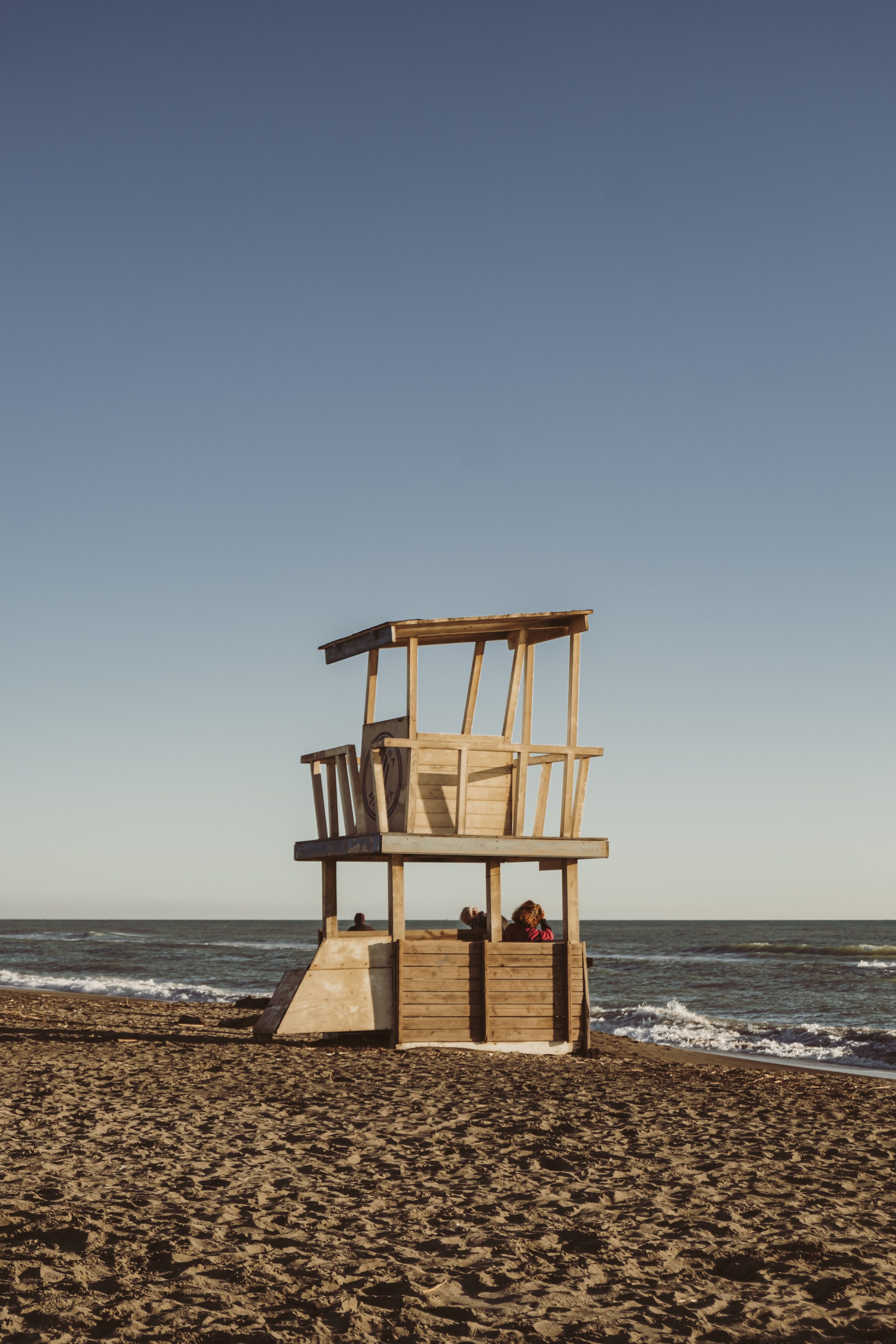 Lifeguard Booth on Beach · Free Stock Photo