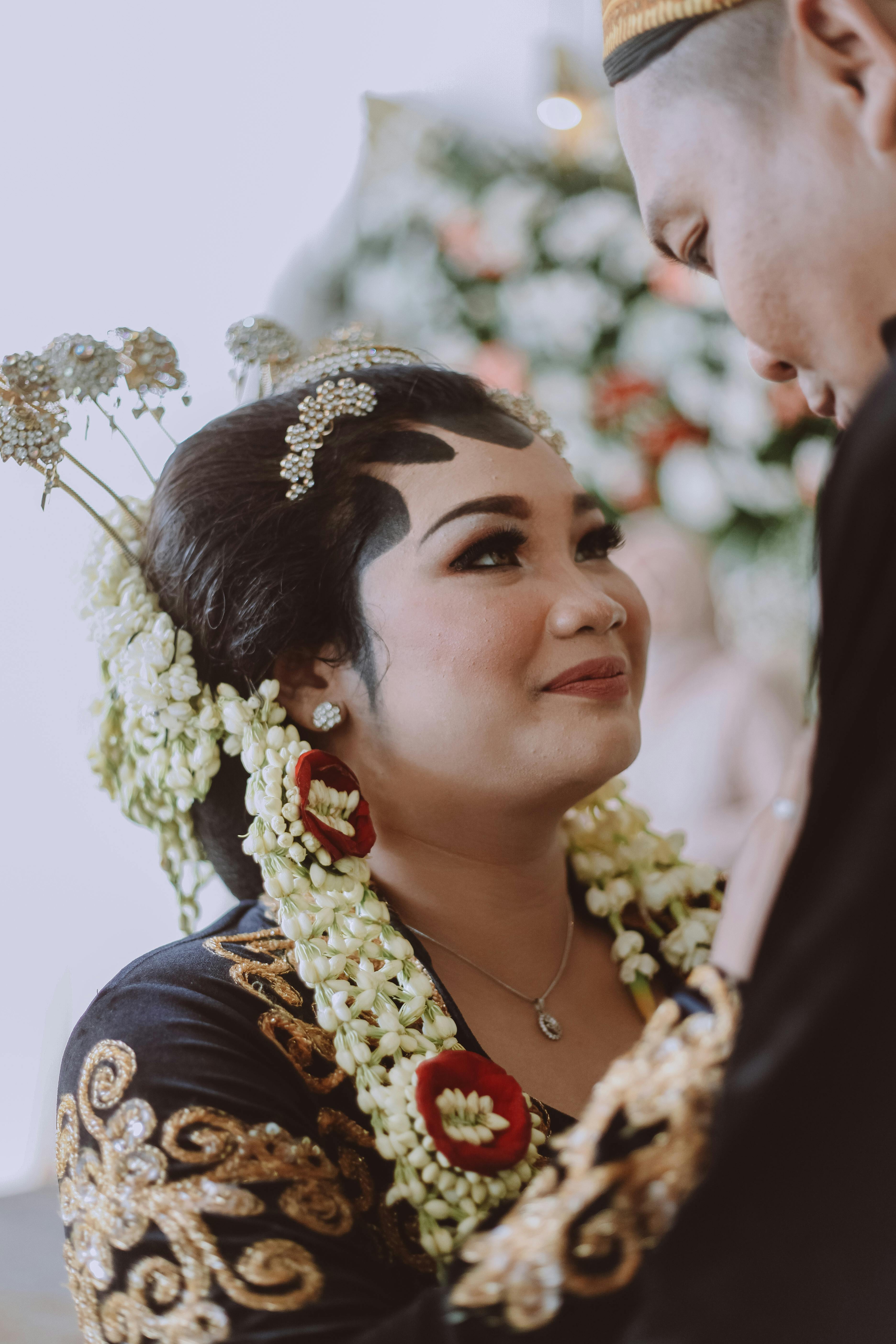 Close-up Photo of an Affectionate Bride and Groom · Free Stock Photo