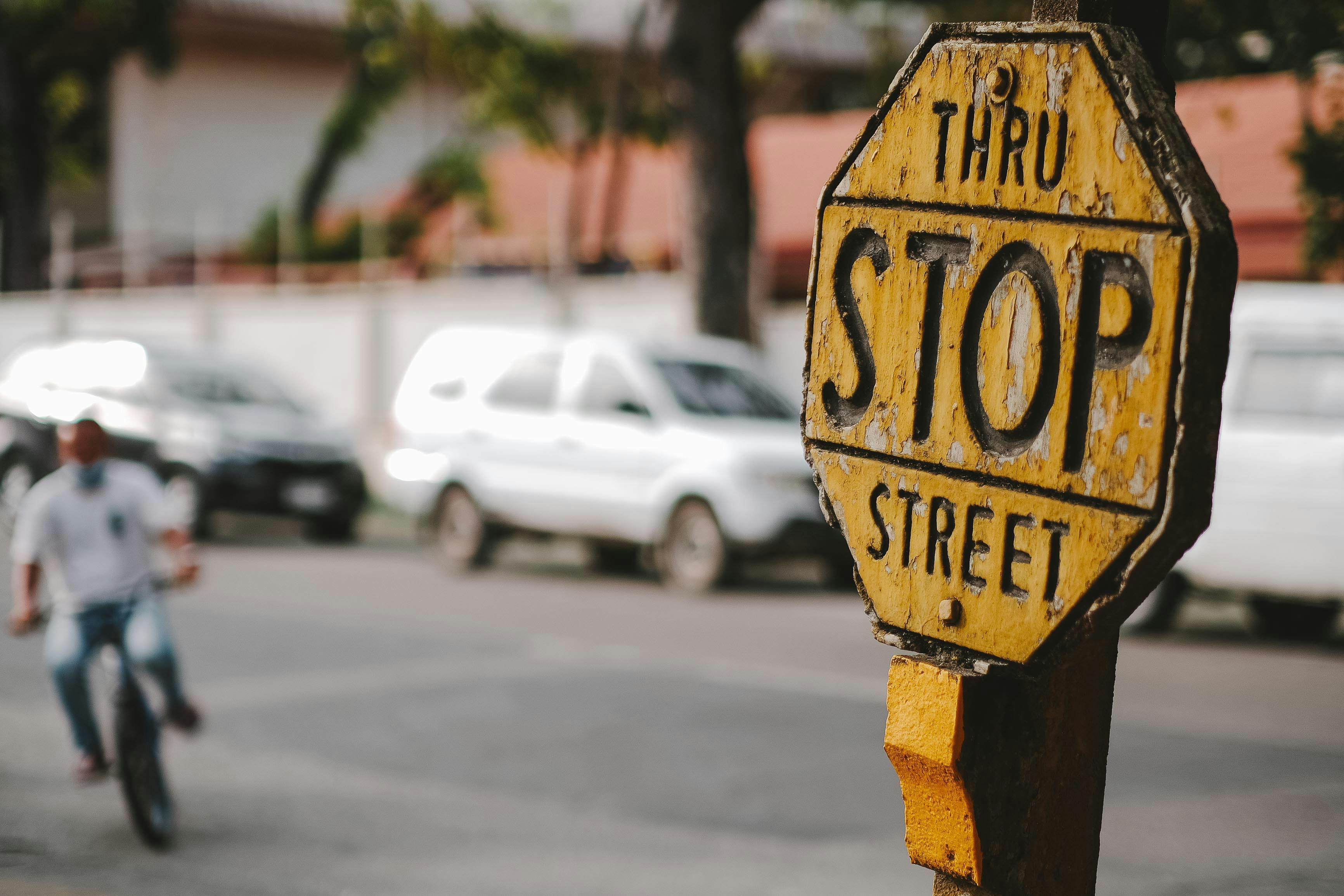 Close-up of a Turkish Stop Sign · Free Stock Photo